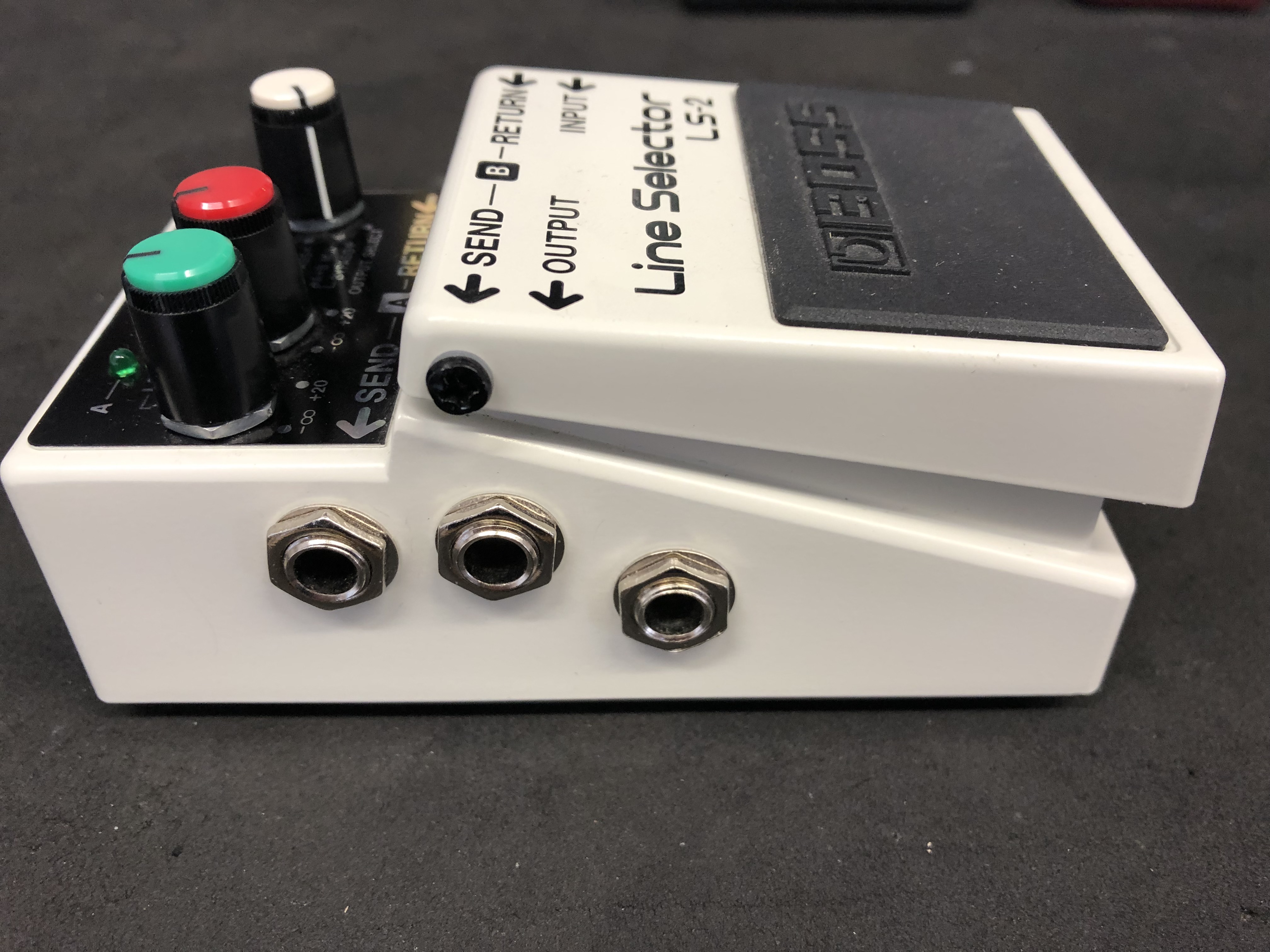 LS-2 Line Selector - Boss LS-2 Line Selector - Audiofanzine