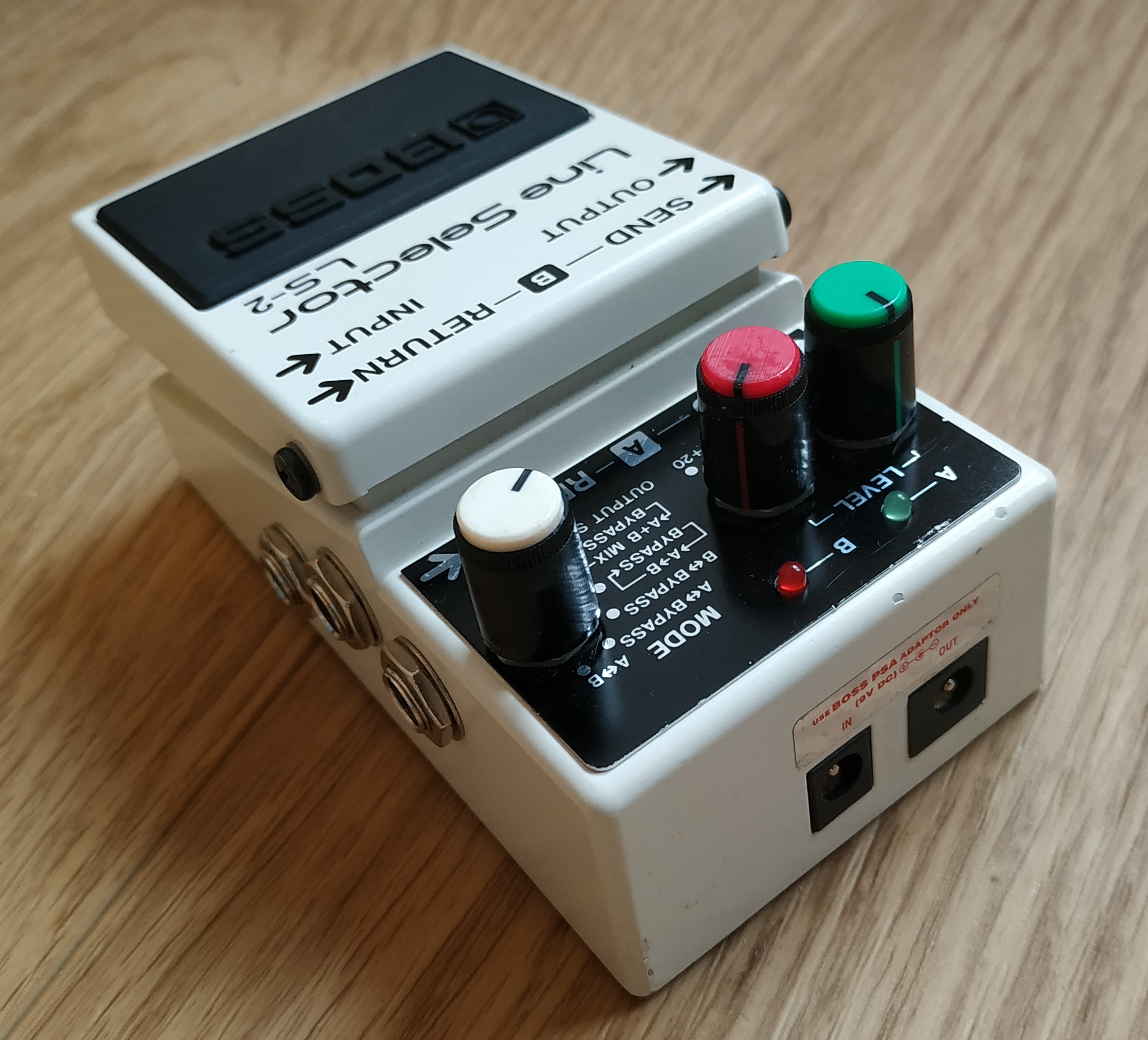 LS-2 Line Selector - Boss LS-2 Line Selector - Audiofanzine