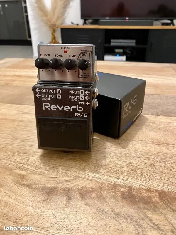 RV-6 Reverb - Boss RV-6 Reverb - Audiofanzine