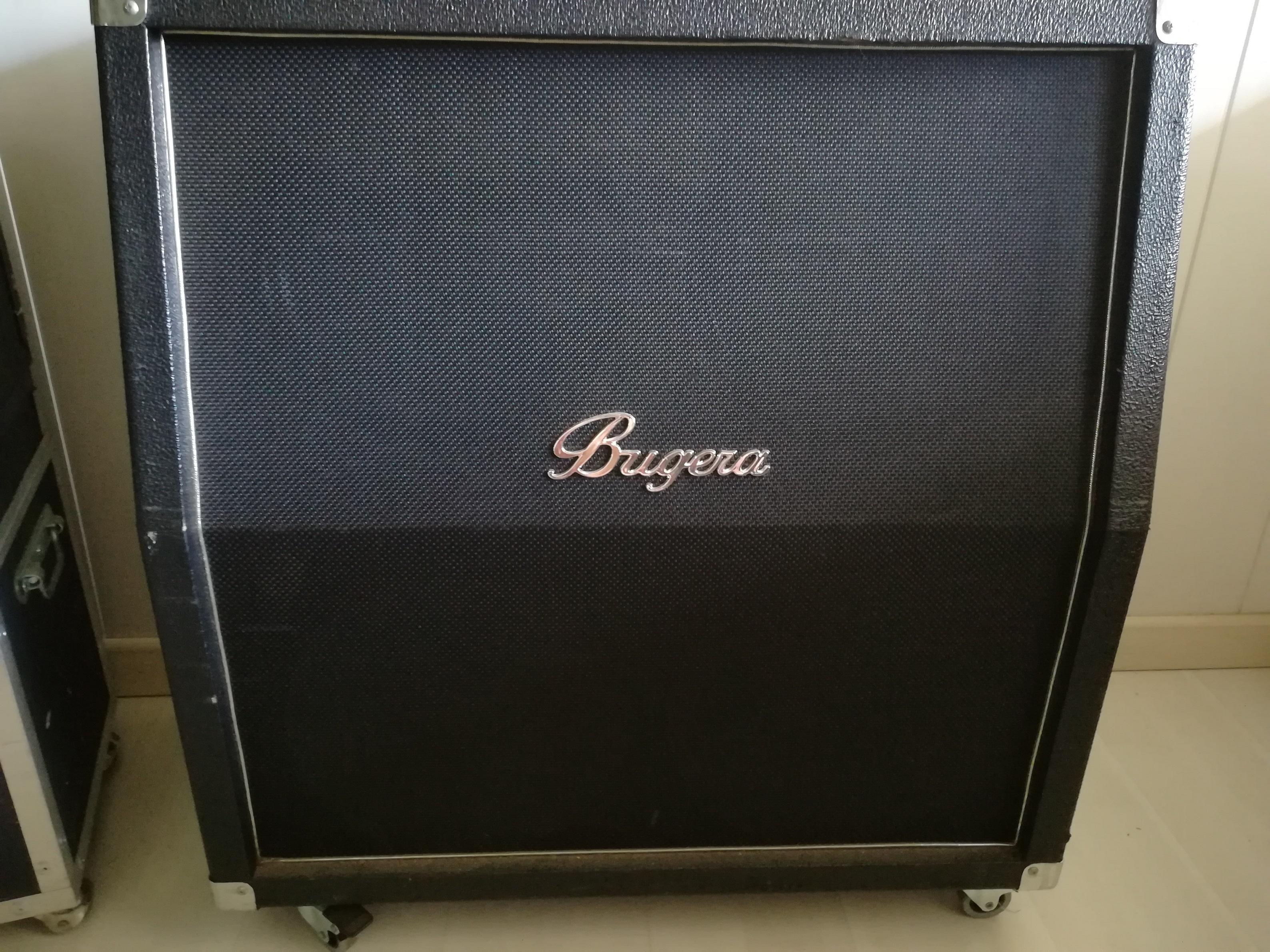 412H-BK - Bugera 412H-BK - Audiofanzine