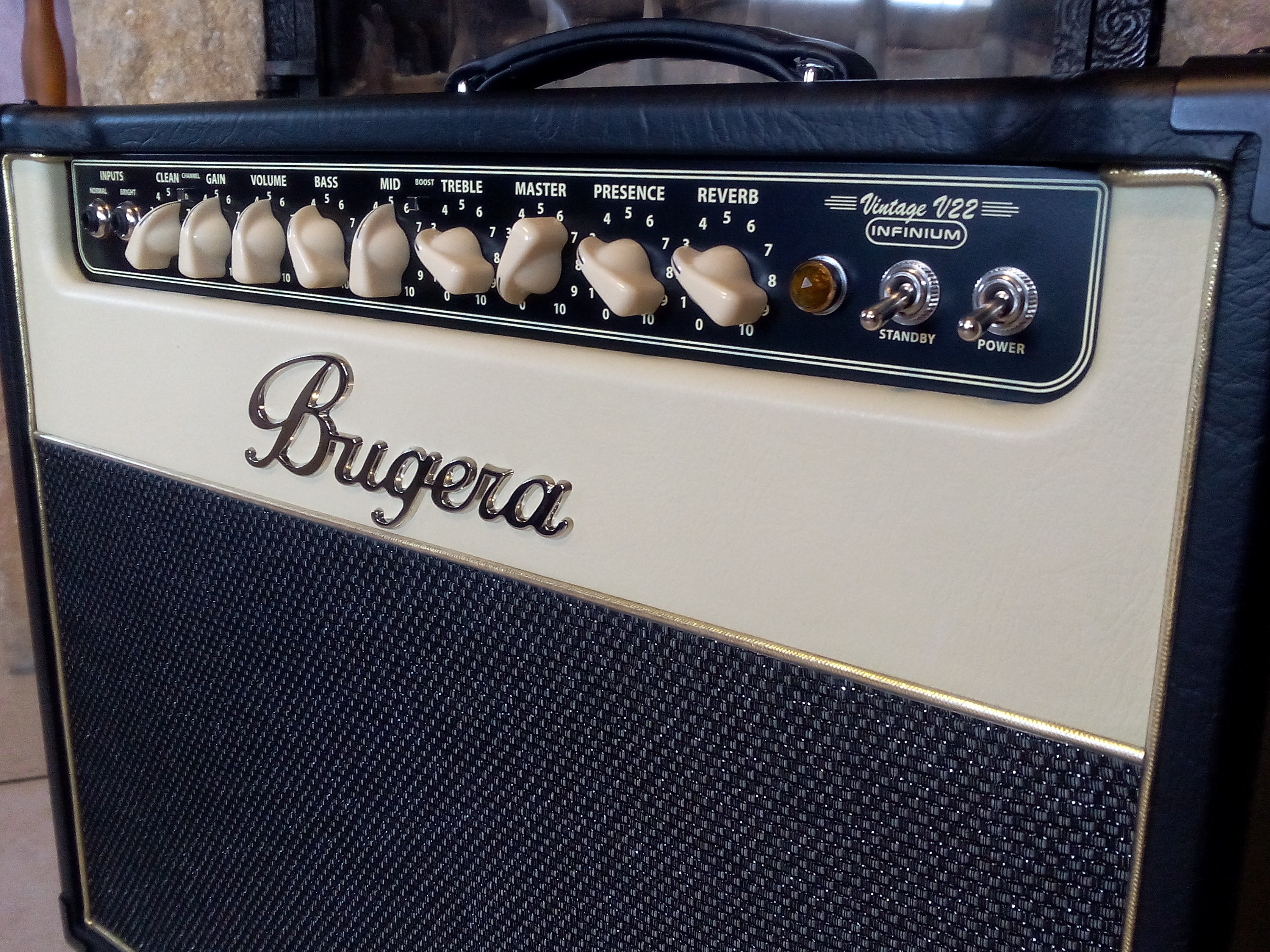 V22 INFINIUM - Bugera V22 Infinium - Audiofanzine