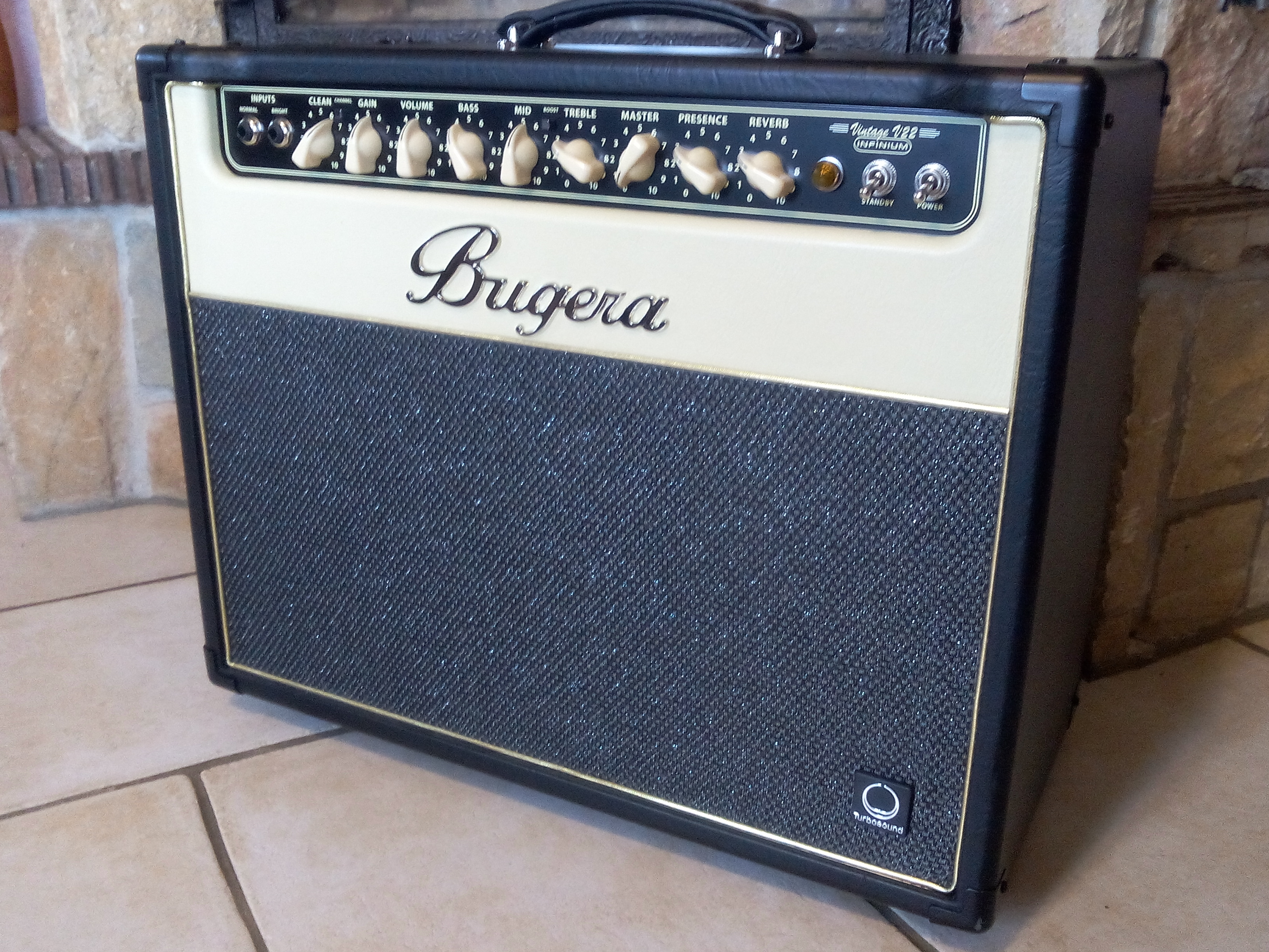 V22 INFINIUM - Bugera V22 Infinium - Audiofanzine