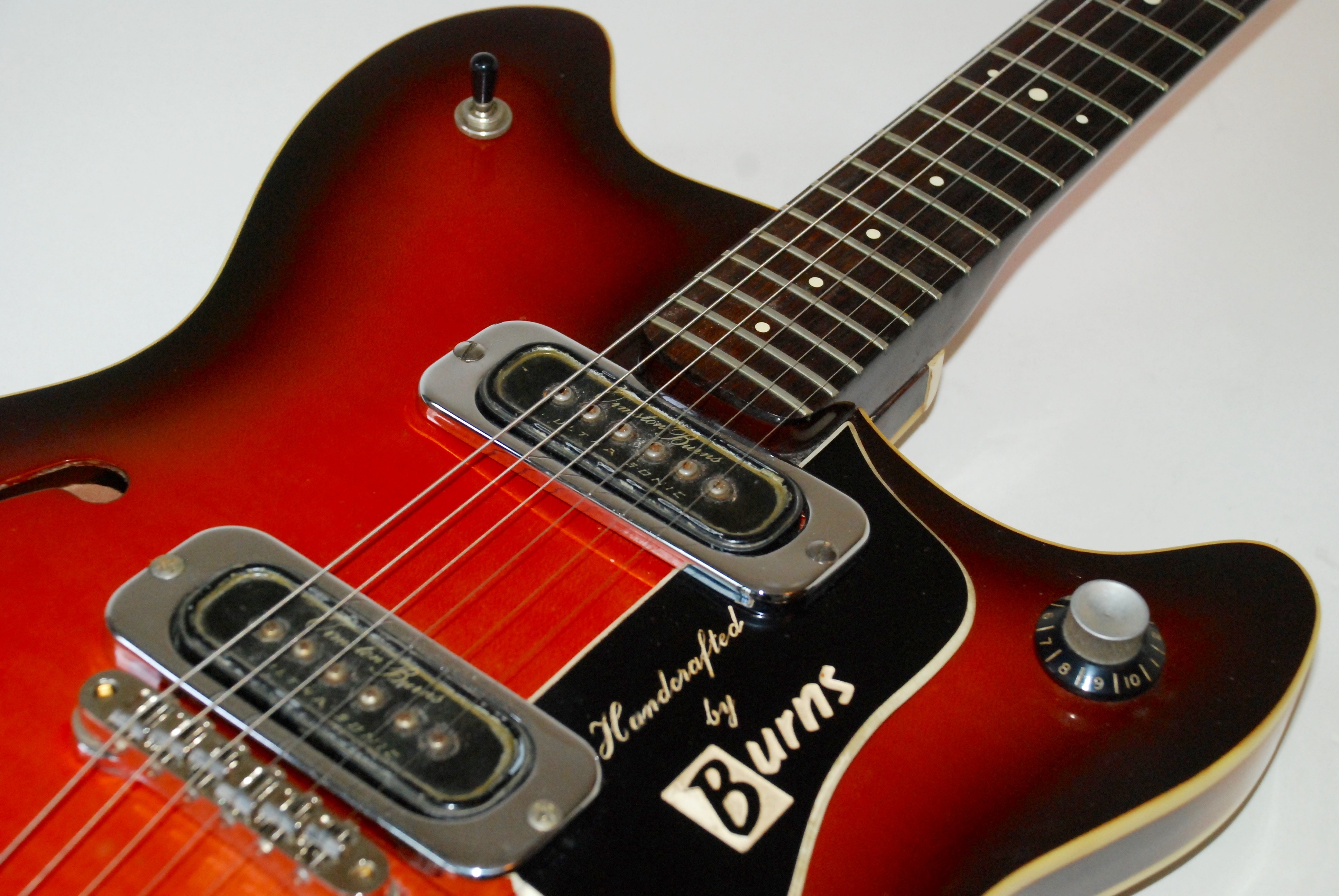 Burns London GB66 Redburst 1965 made in UK (Ile-de-France) - Audiofanzine