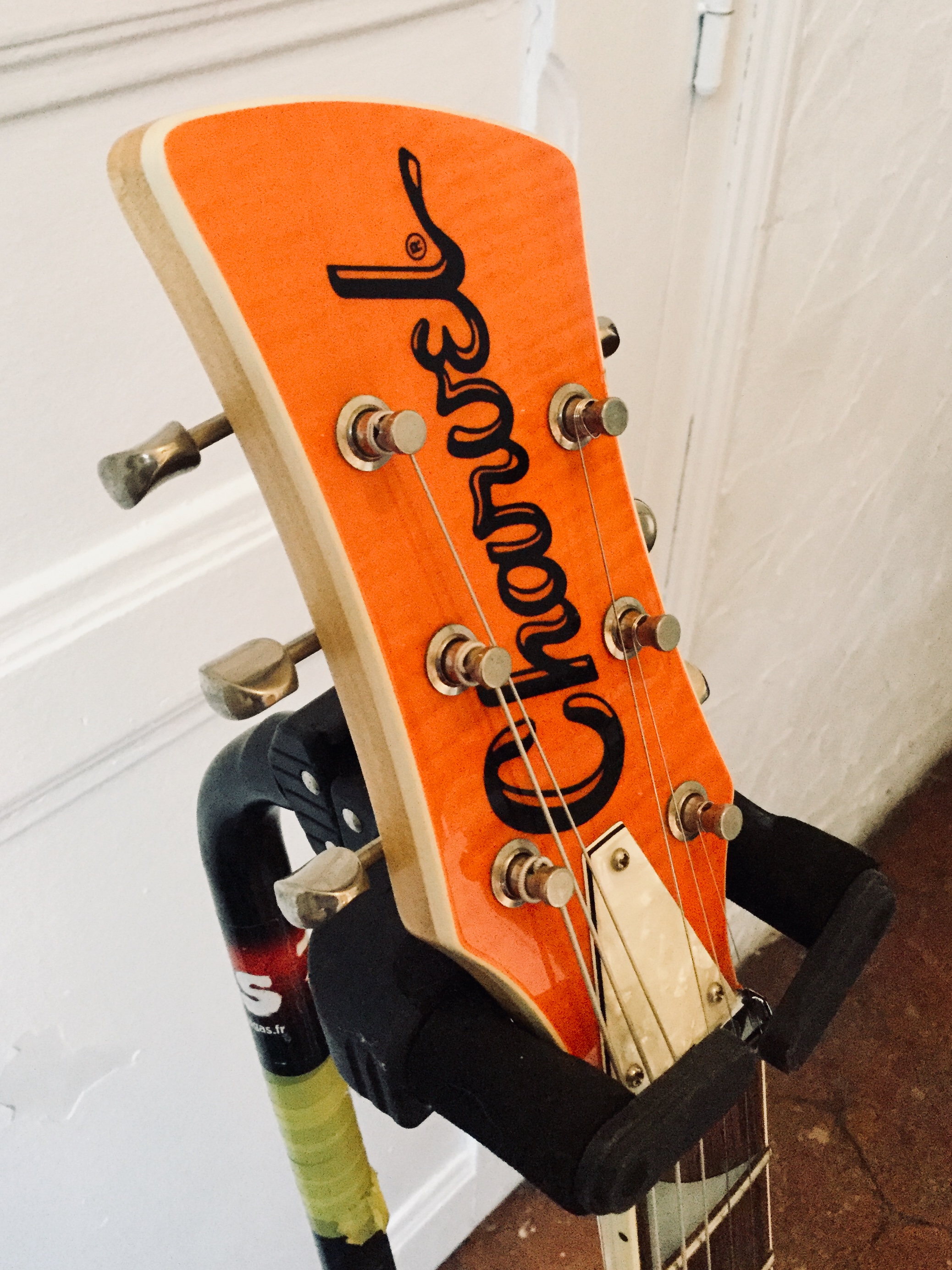 SURFCASTER - Charvel Surfcaster - Audiofanzine