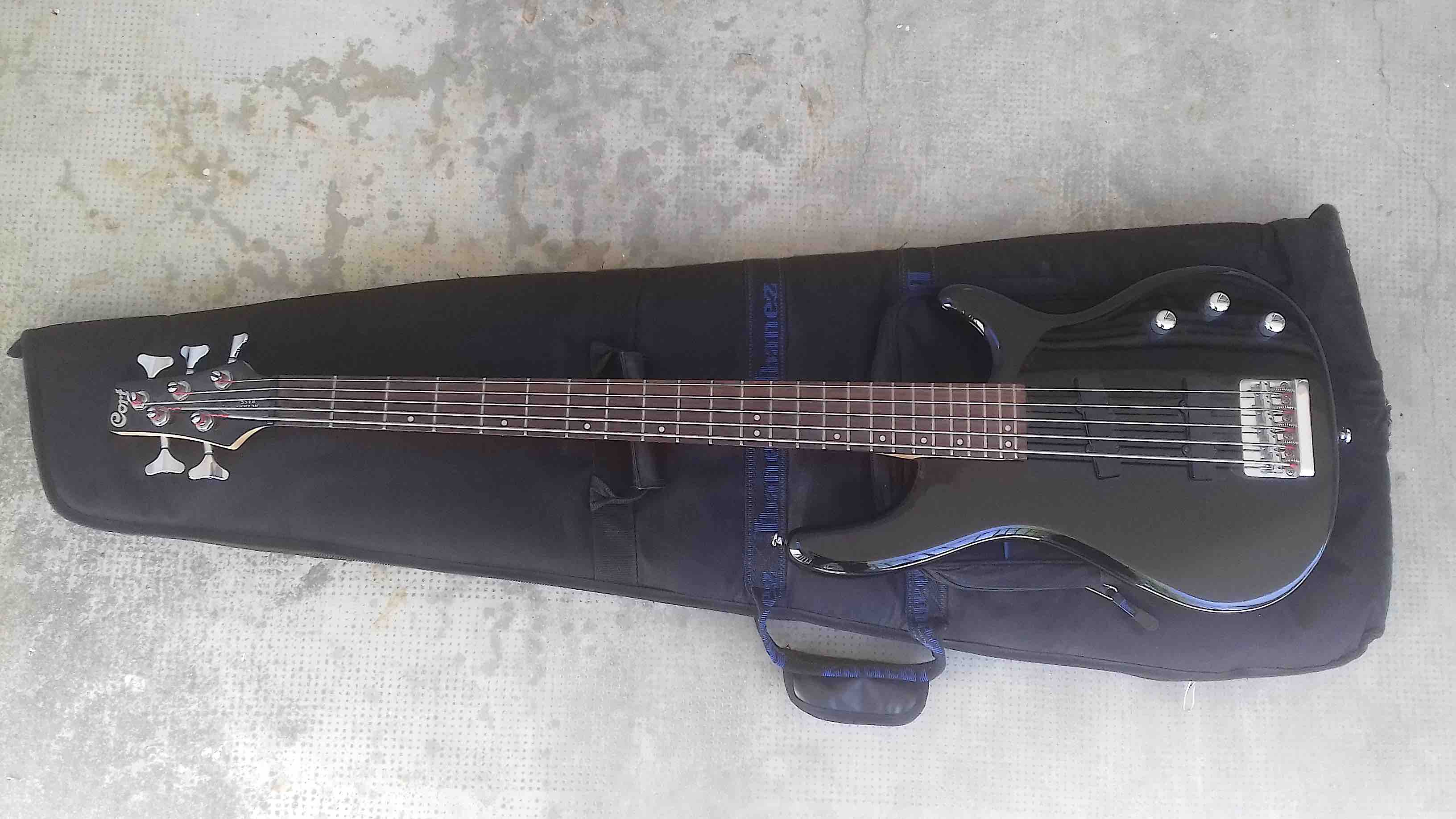 Action V - Cort Action V - Audiofanzine