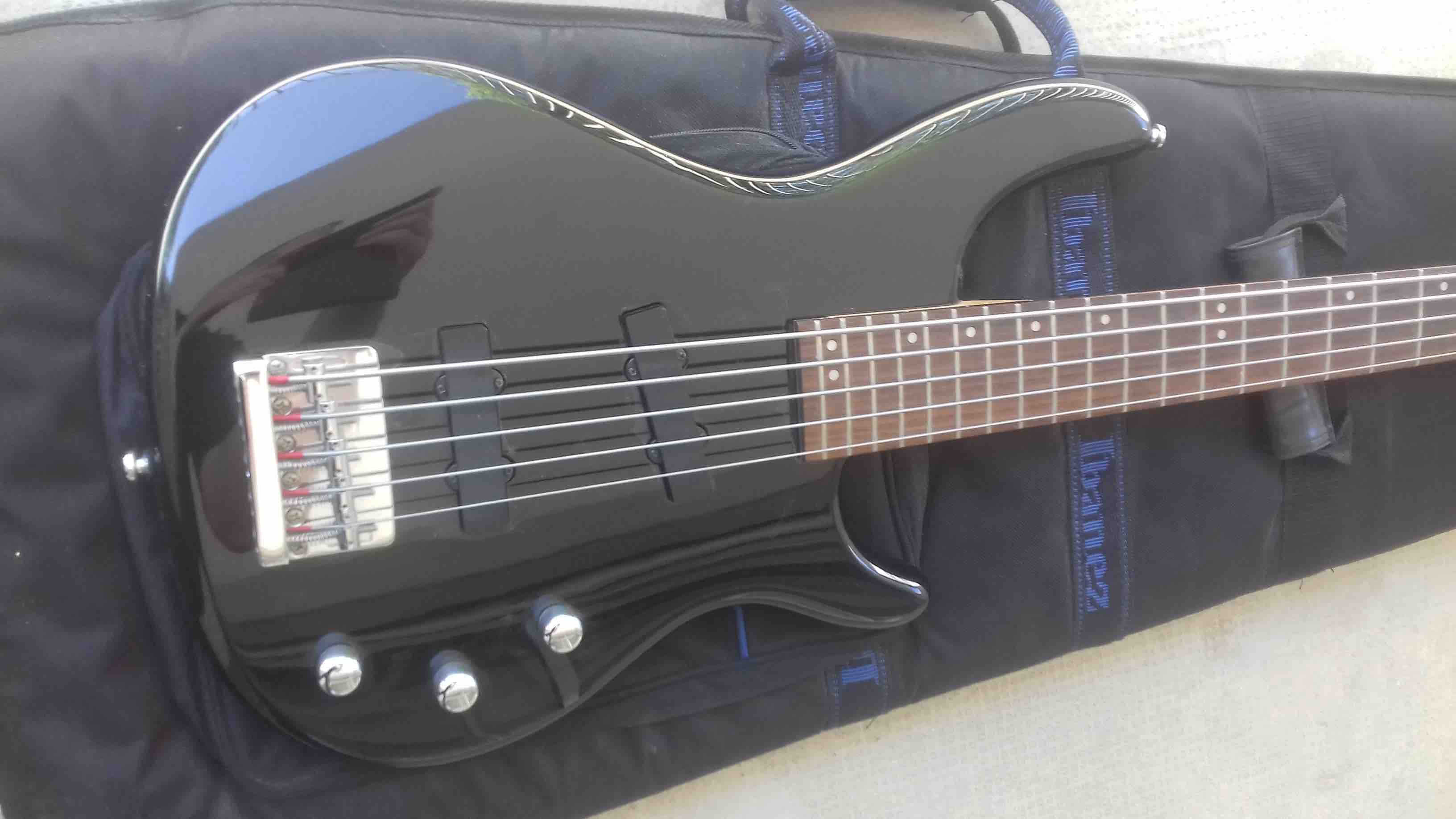 Action V - Cort Action V - Audiofanzine