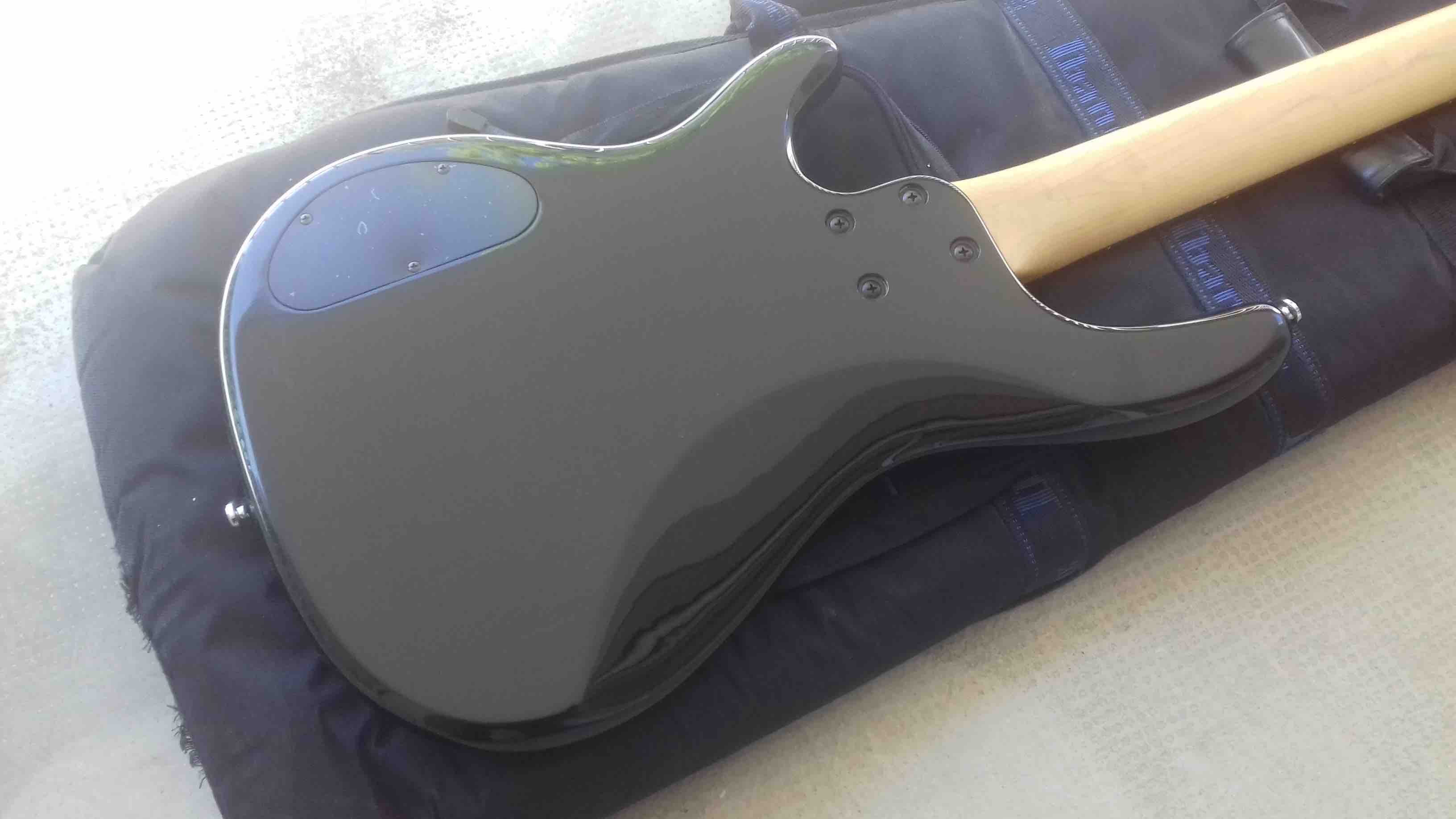 Action V - Cort Action V - Audiofanzine