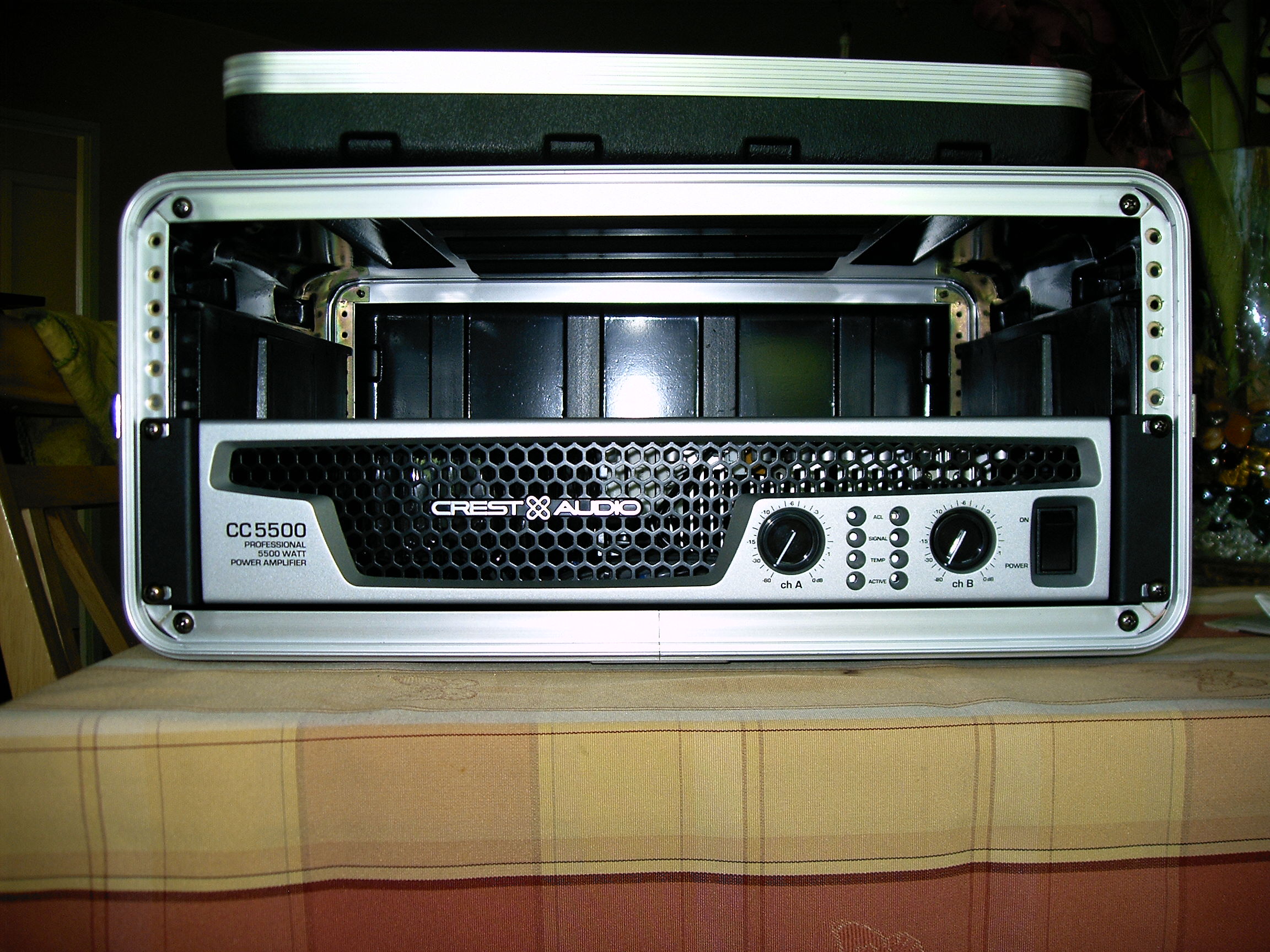 CC 5500 - Crest Audio CC 5500 - Audiofanzine