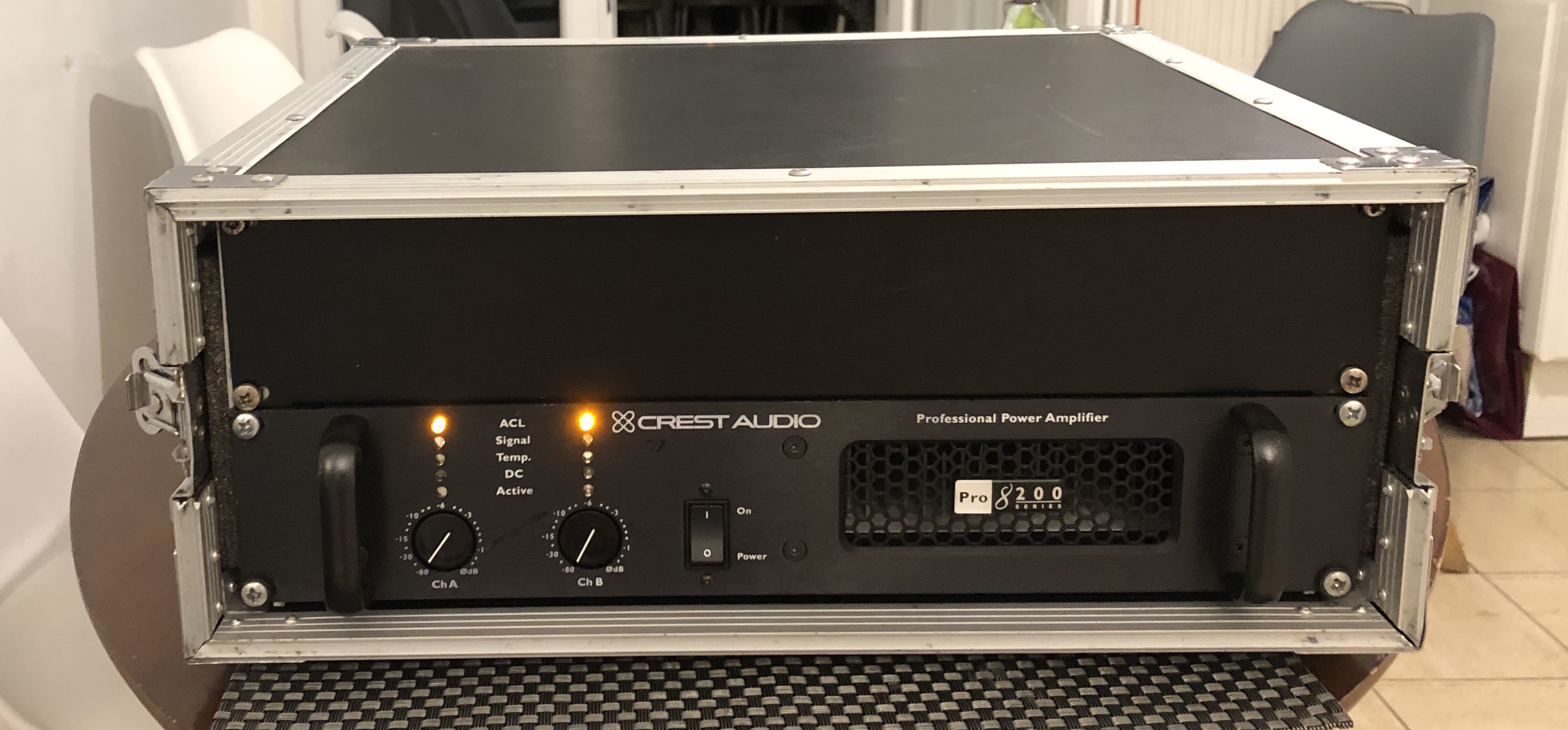 Pro 8200 - Crest Audio Pro 8200 - Audiofanzine