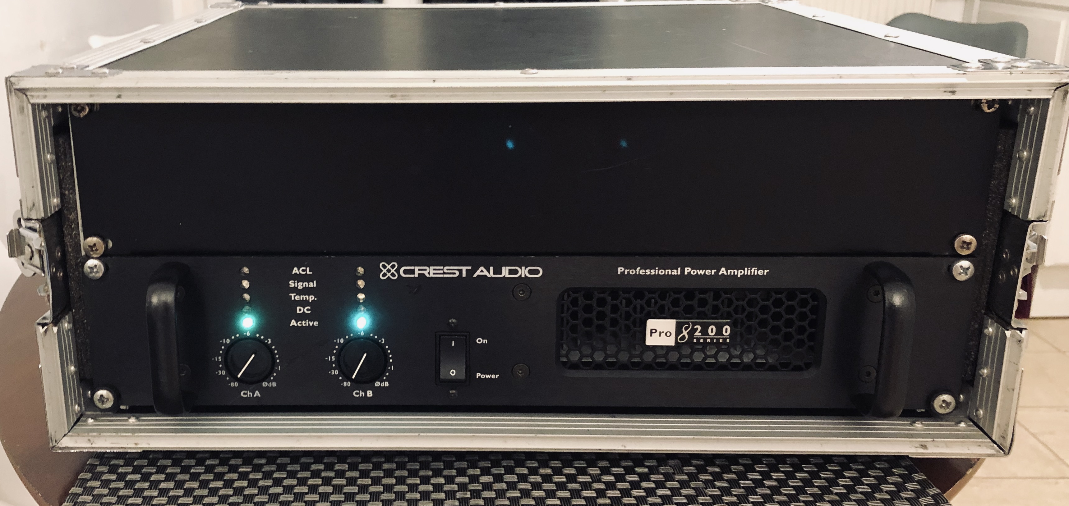 Pro 8200 - Crest Audio Pro 8200 - Audiofanzine