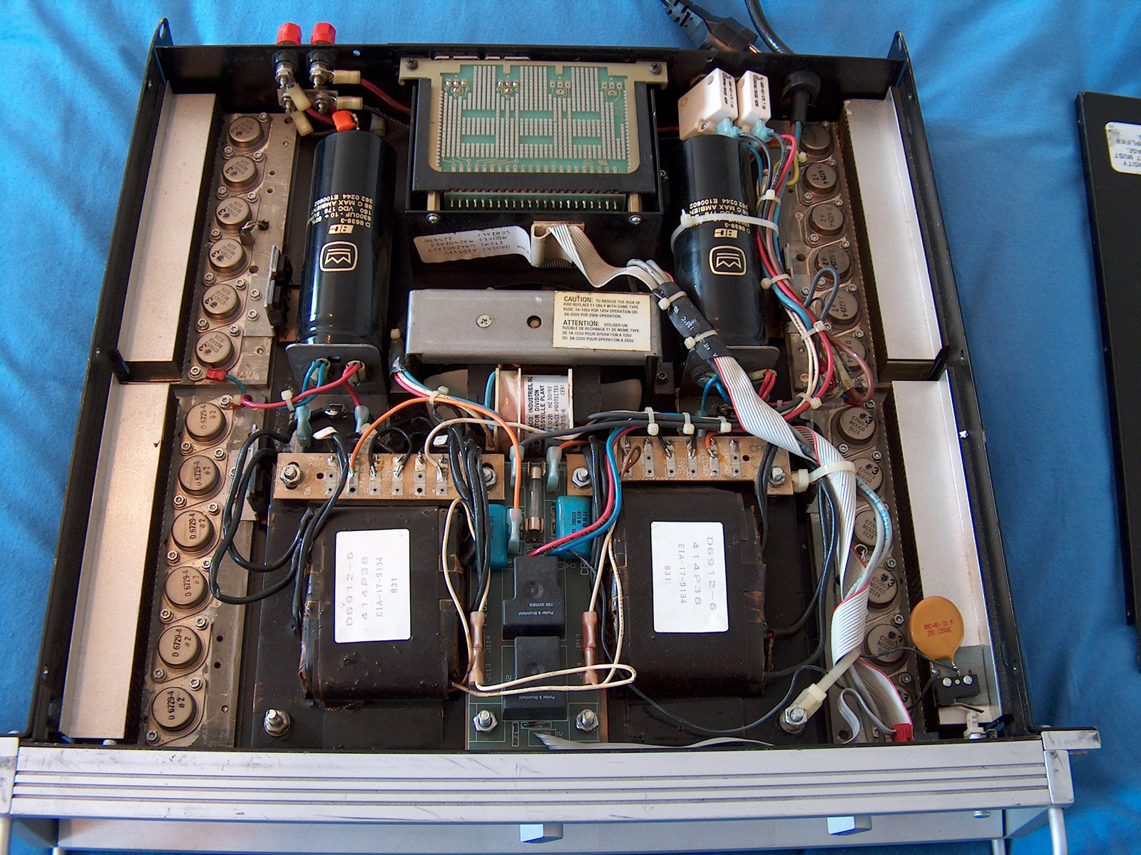 Photo Crown Macro-Tech 2401 : Amcron ma2401 (#232474) - Audiofanzine