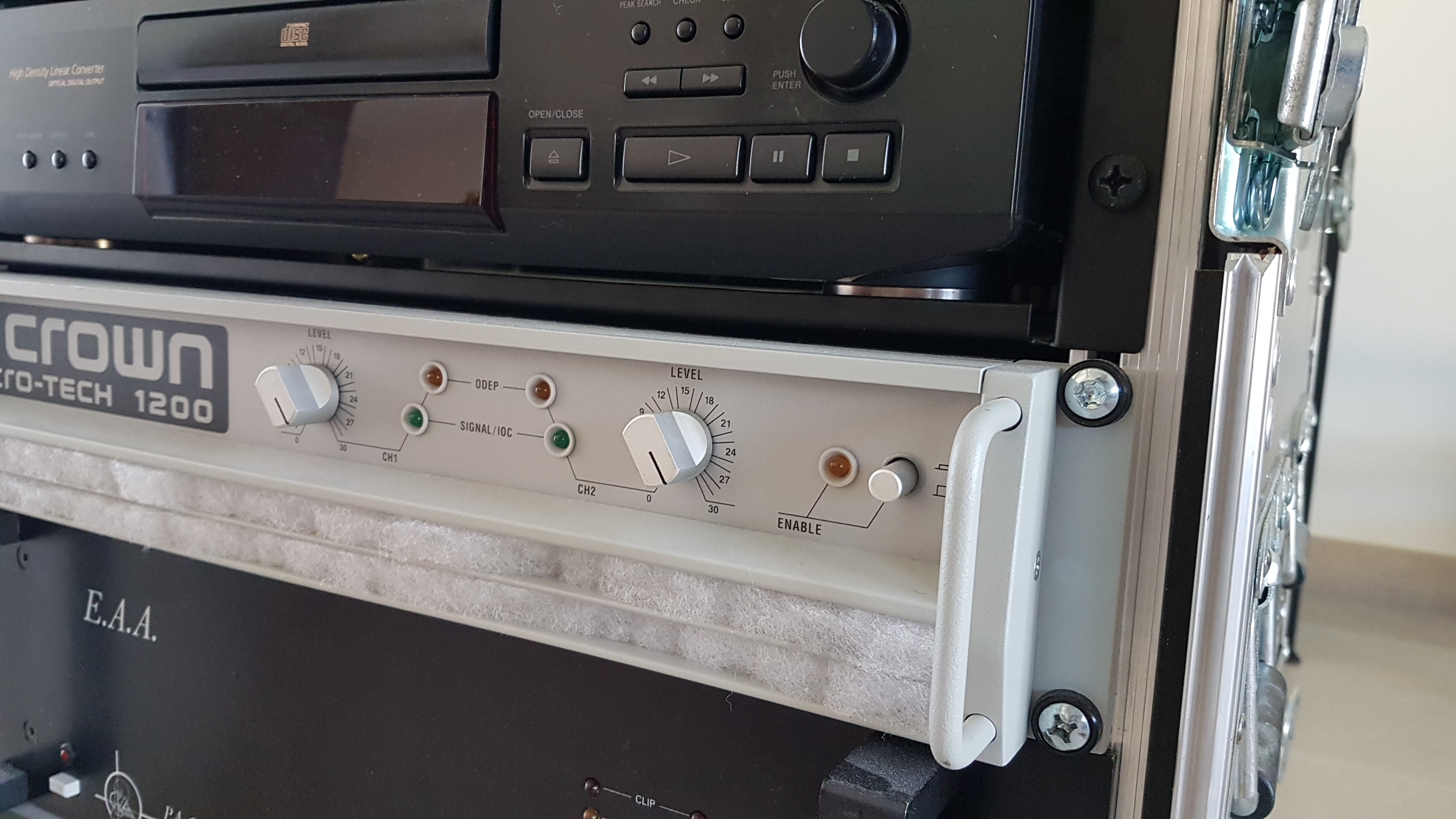 Mactro-Tech 1200 - Crown Mactro-Tech 1200 - Audiofanzine