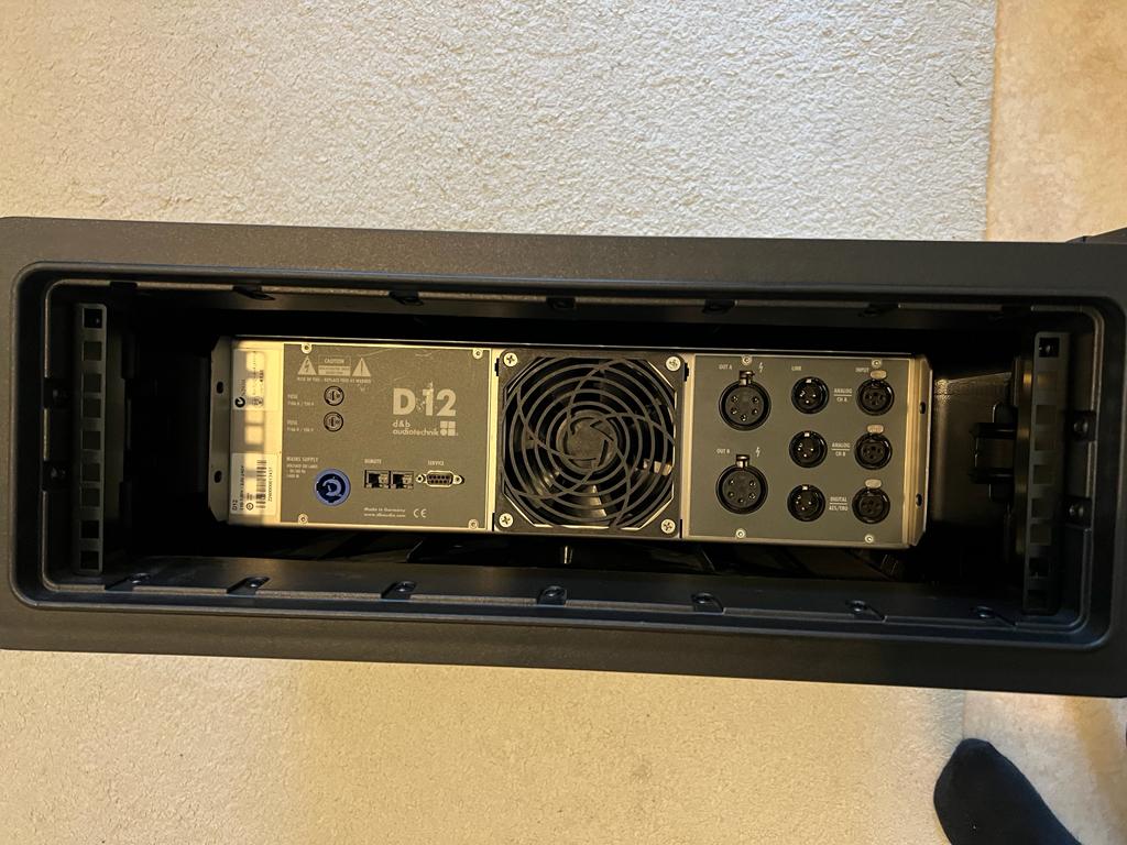 D12 - d&b audiotechnik D12 - Audiofanzine