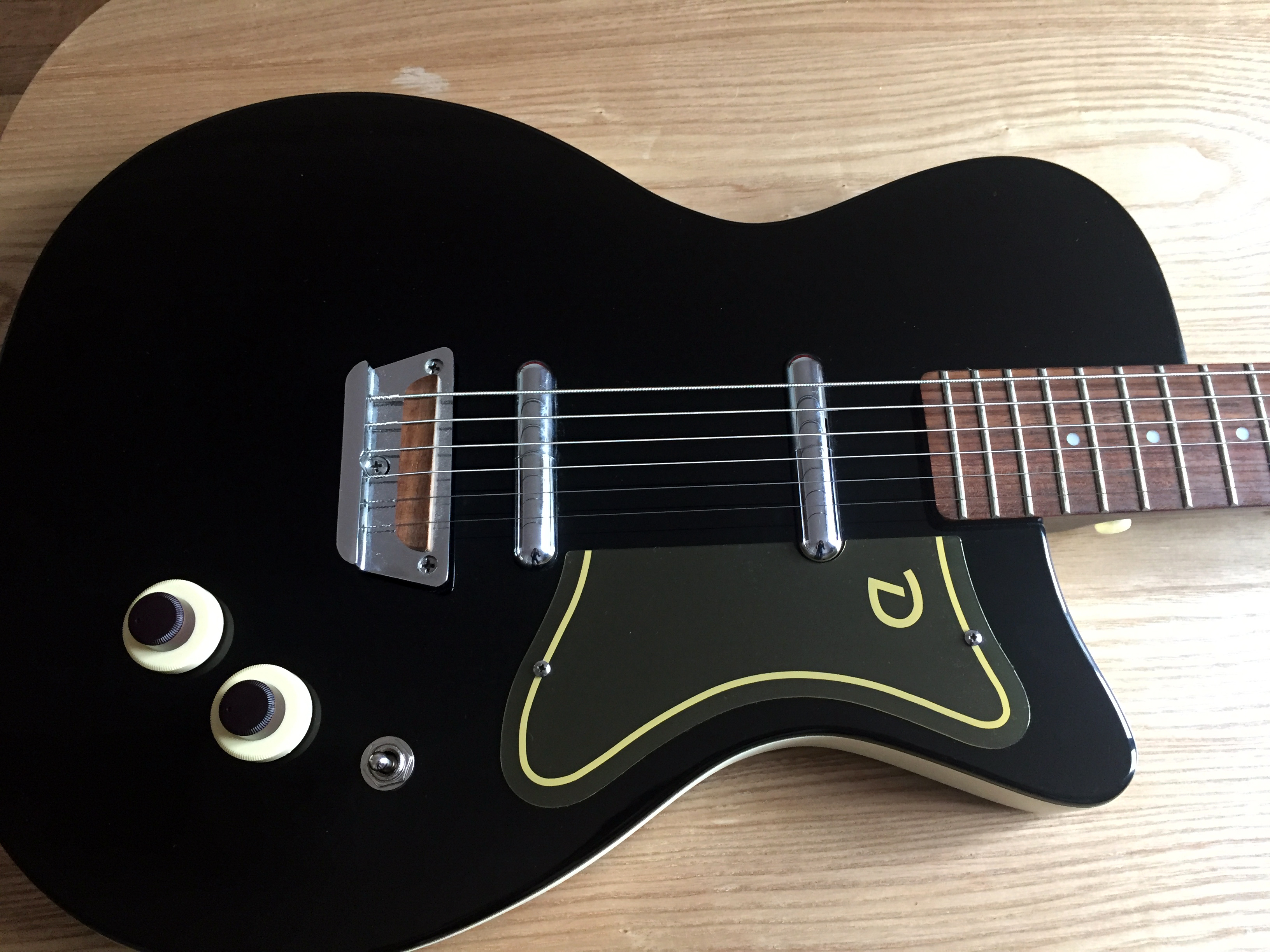 BARITONE - Danelectro Baritone - Audiofanzine