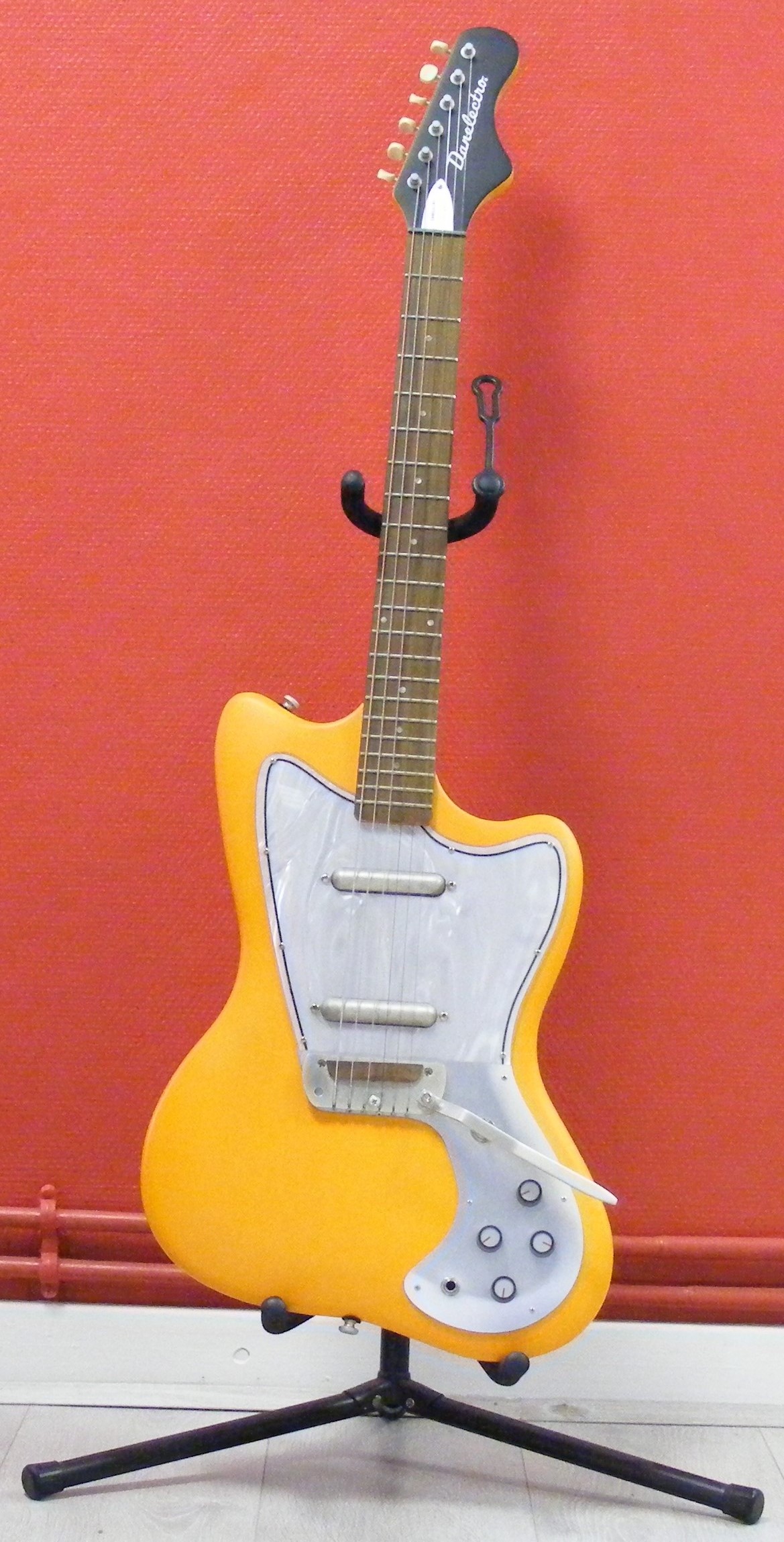 DEAD ON 67 - ORANGE - Danelectro Dead On 67 - Orange - Audiofanzine