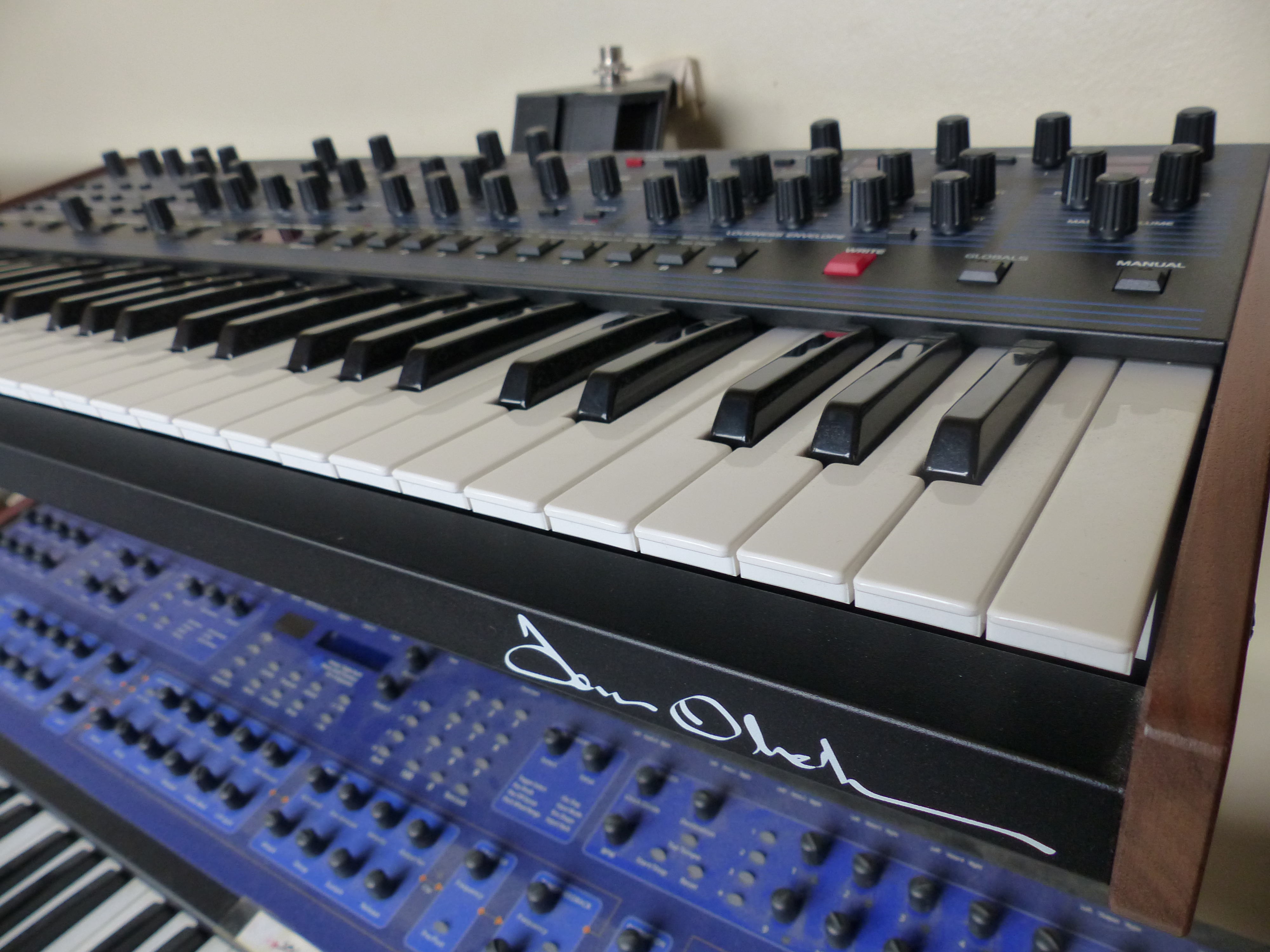 OB-6 - Dave Smith Instruments OB-6 - Audiofanzine
