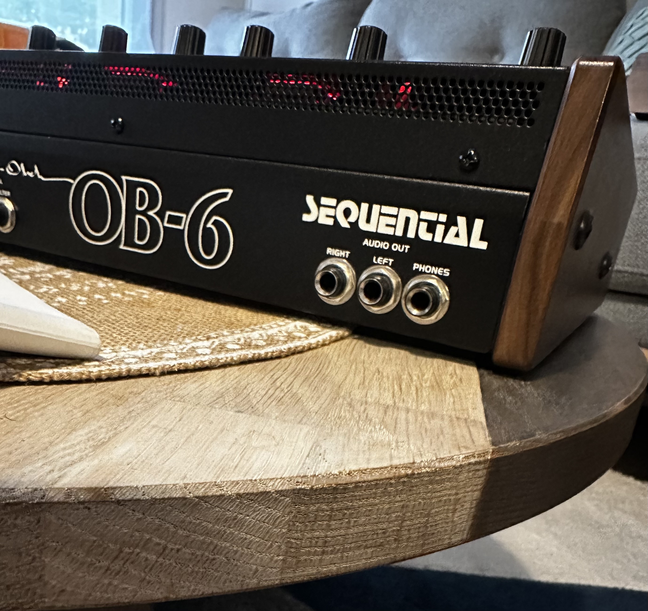 OB-6 Desktop - Dave Smith Instruments OB-6 Desktop - Audiofanzine