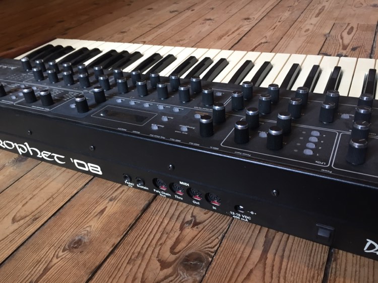 Prophet 08 Pot Edition Dave Smith Instruments - Audiofanzine