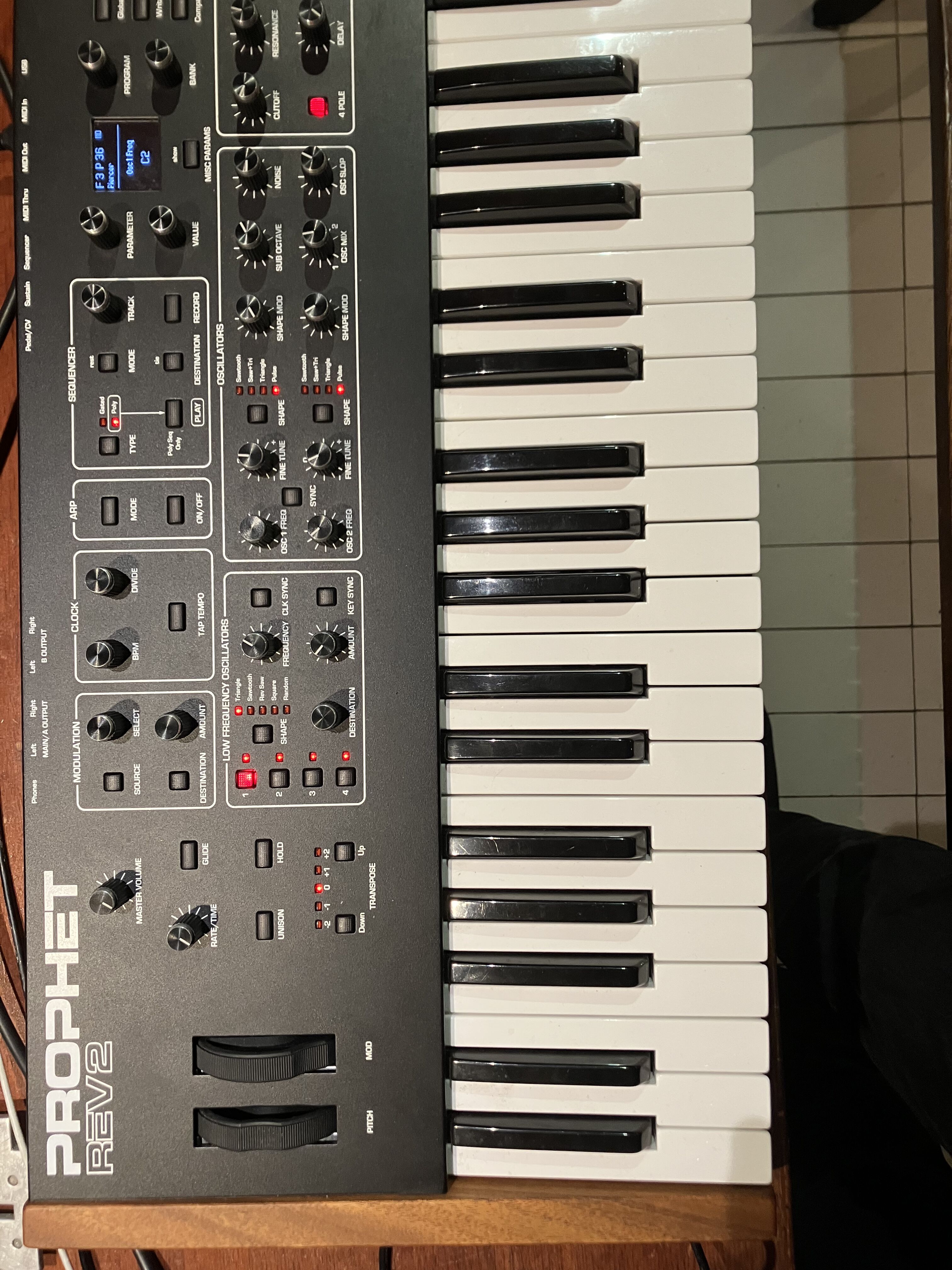 Prophet REV2 8 voix Dave Smith Instruments - Audiofanzine