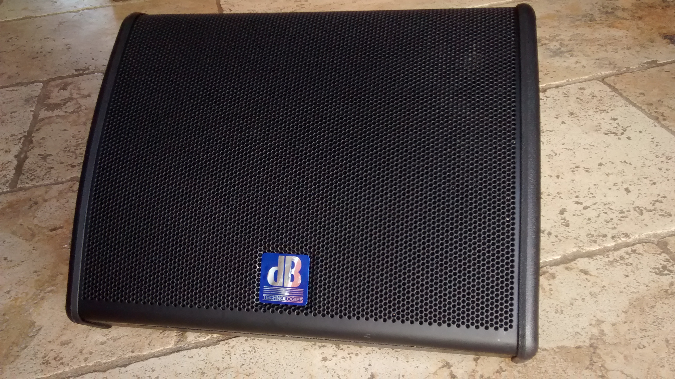 FLEXSYS FM12 - dB Technologies Flexsys FM12 - Audiofanzine