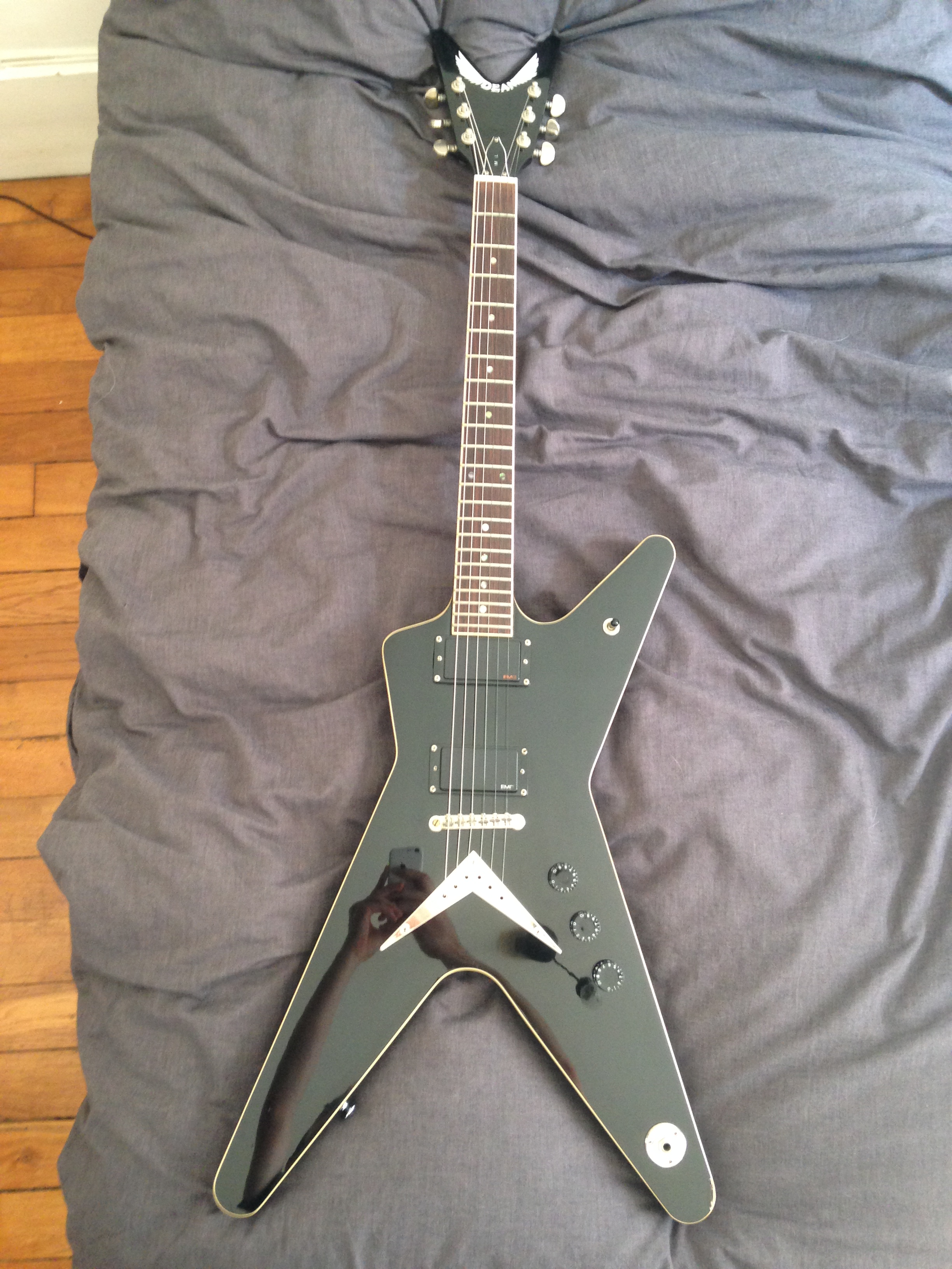 '79 SERIES ML - Dean Guitars '79 Series ML - Audiofanzine