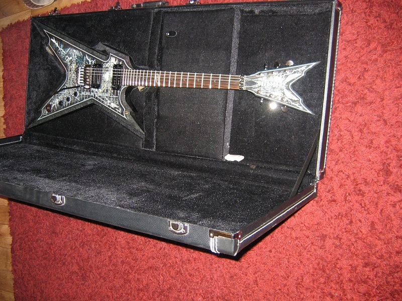 Dime Razorback Cemetery Gates Dean Guitars - Audiofanzine