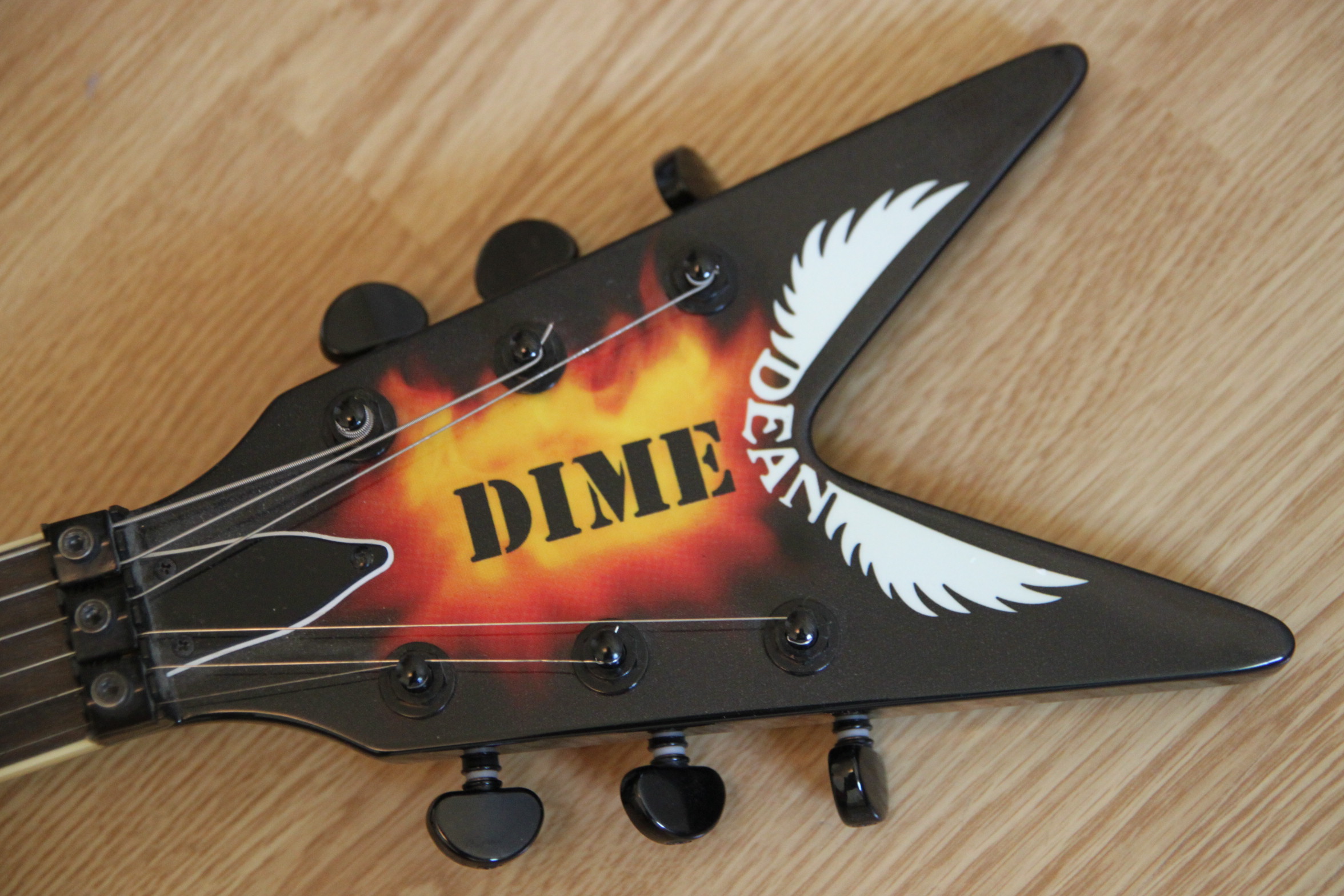Photo Dean Guitars Dimebag Dime O Flame : Dean Guitars Dimebag Dime O ...