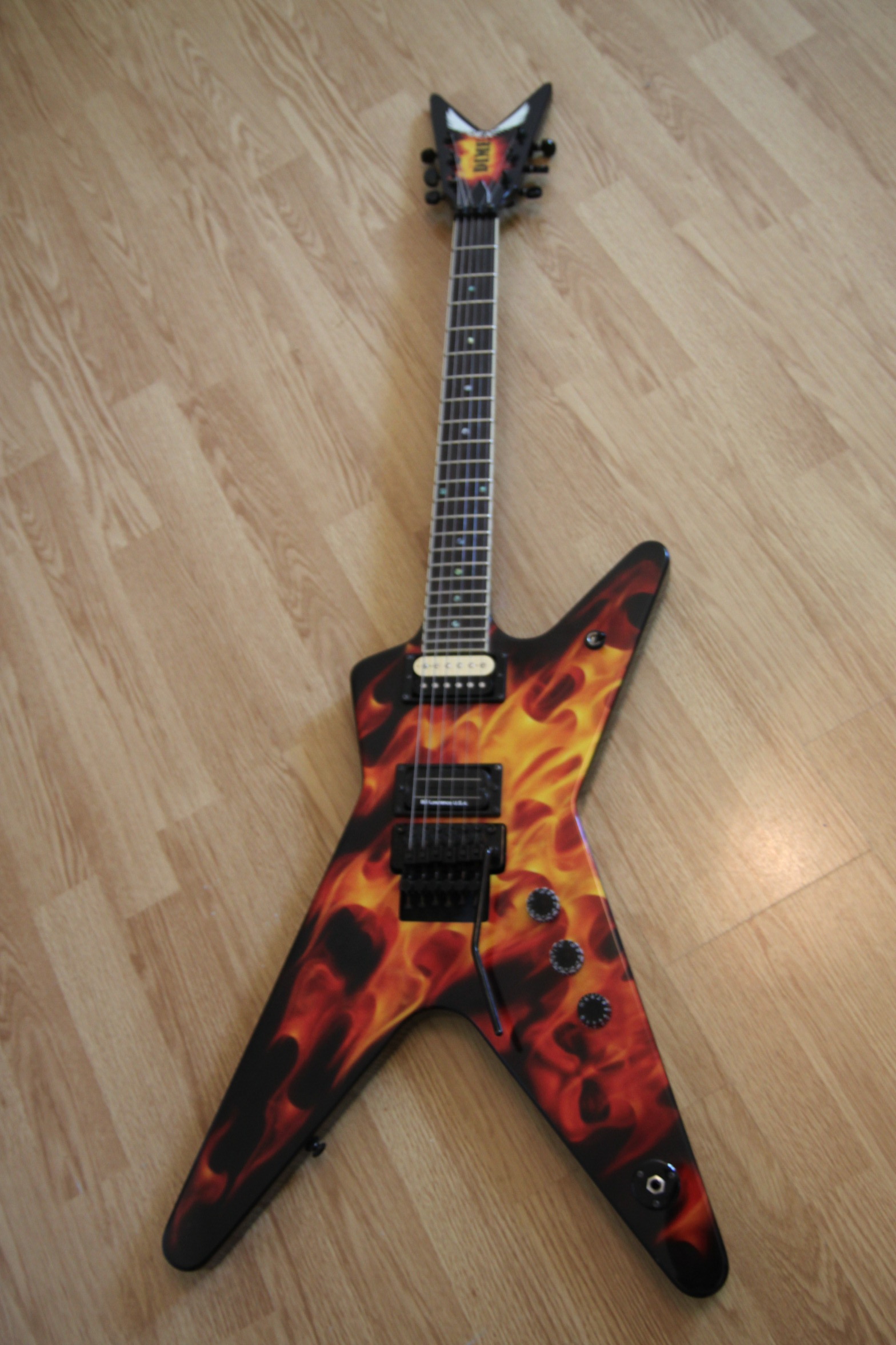 DIMEBAG DIME O FLAME - Dean Guitars Dimebag Dime O Flame - Audiofanzine