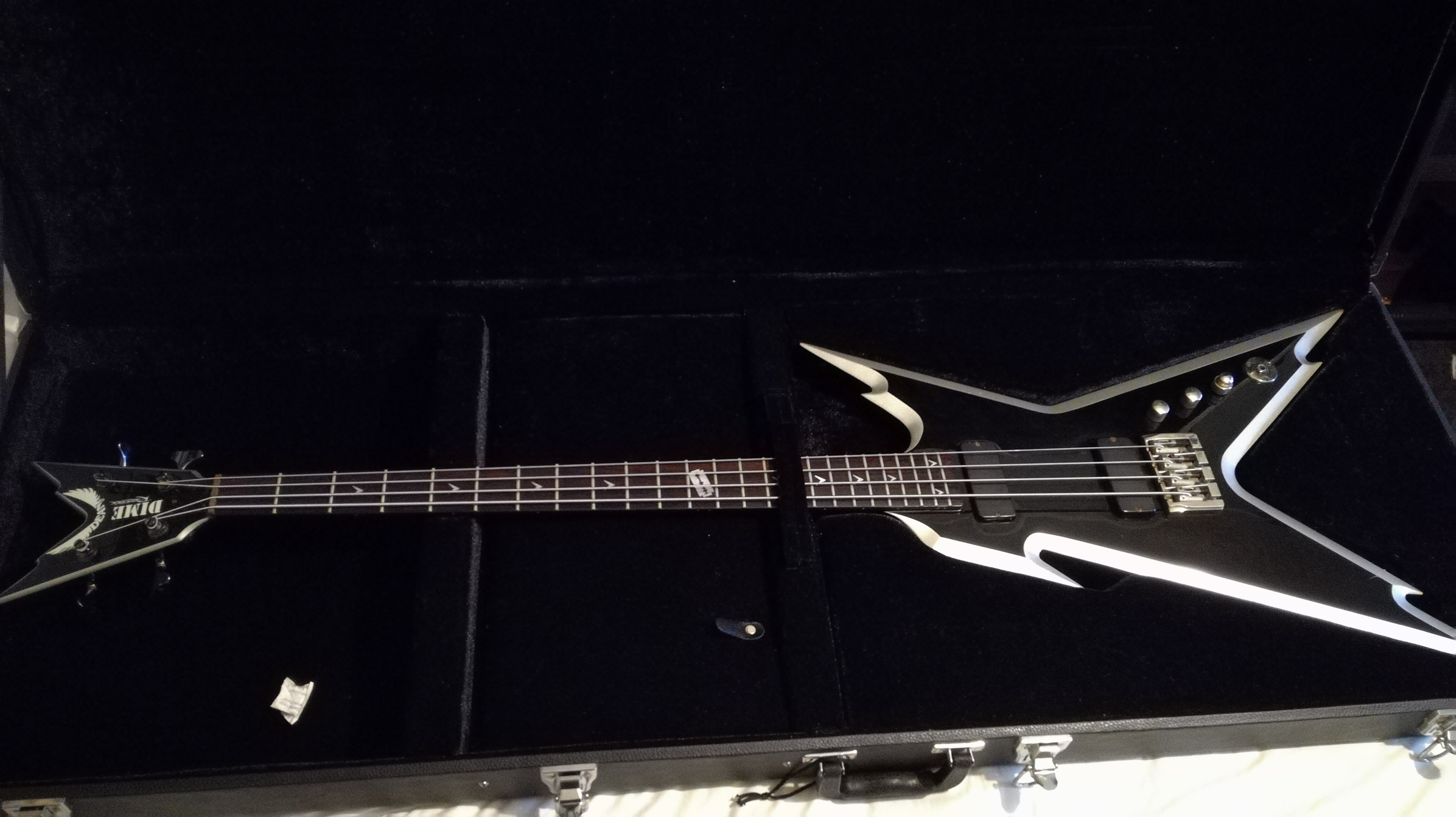 Razorback Bass - Dean Guitars Razorback Bass - Audiofanzine