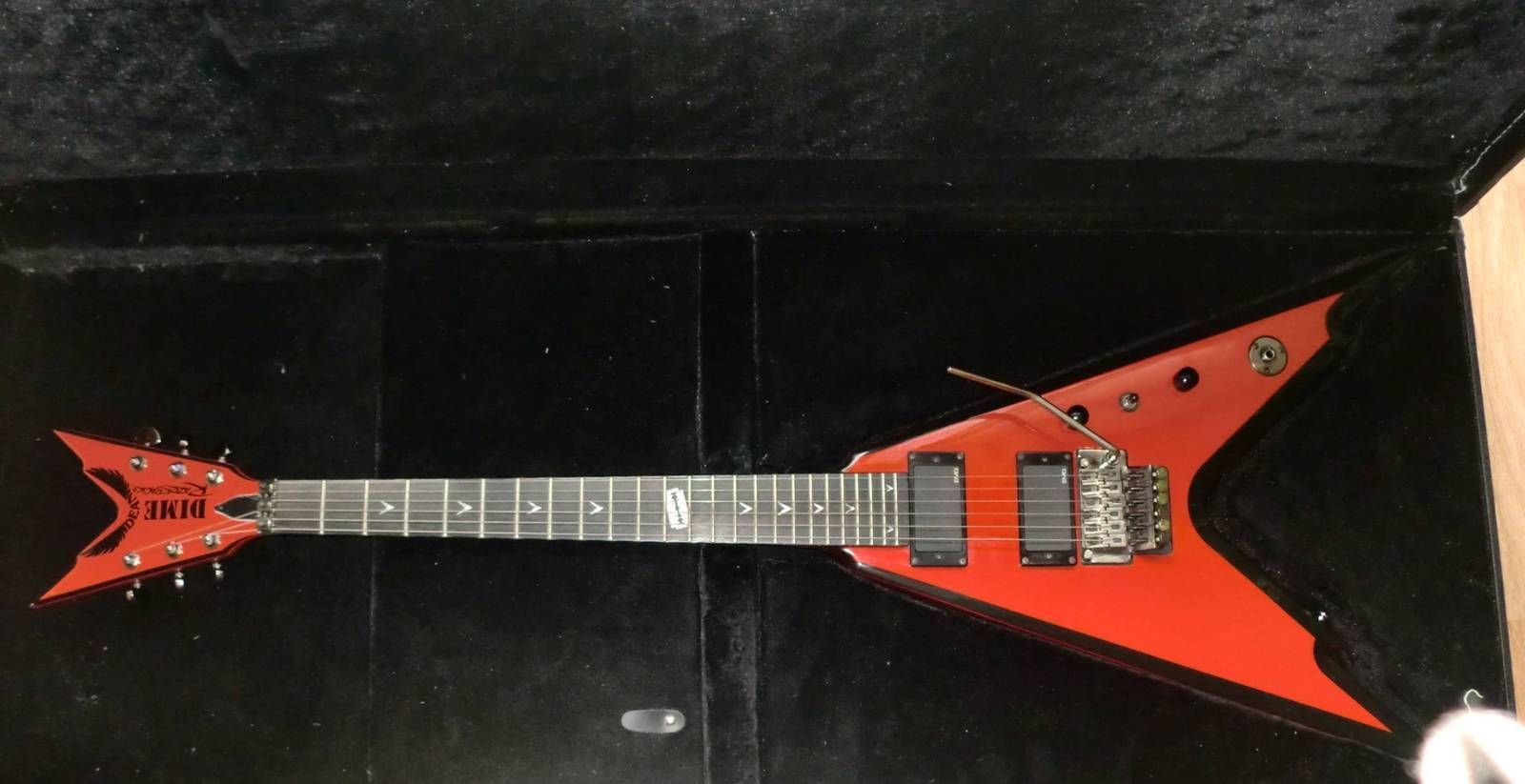 Dean Guitars Razorback V 255 Explosion image (#210496) - Audiofanzine