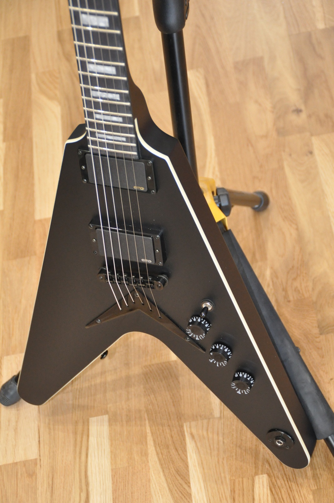 Thoroughbred Stealth - Black Satin Dean Guitars - Audiofanzine