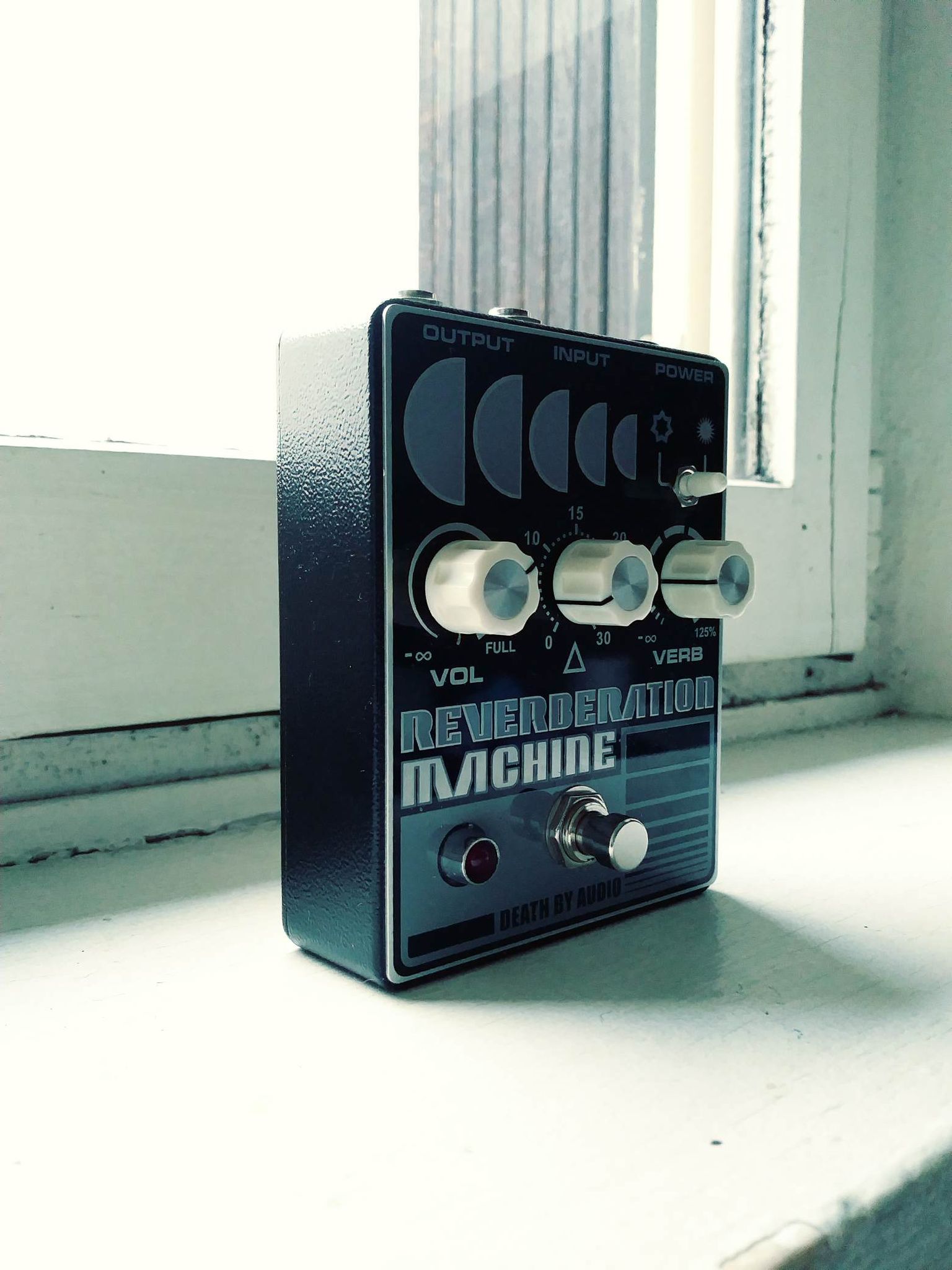 Reverberation Machine - Death By Audio Reverberation Machine - Audiofanzine