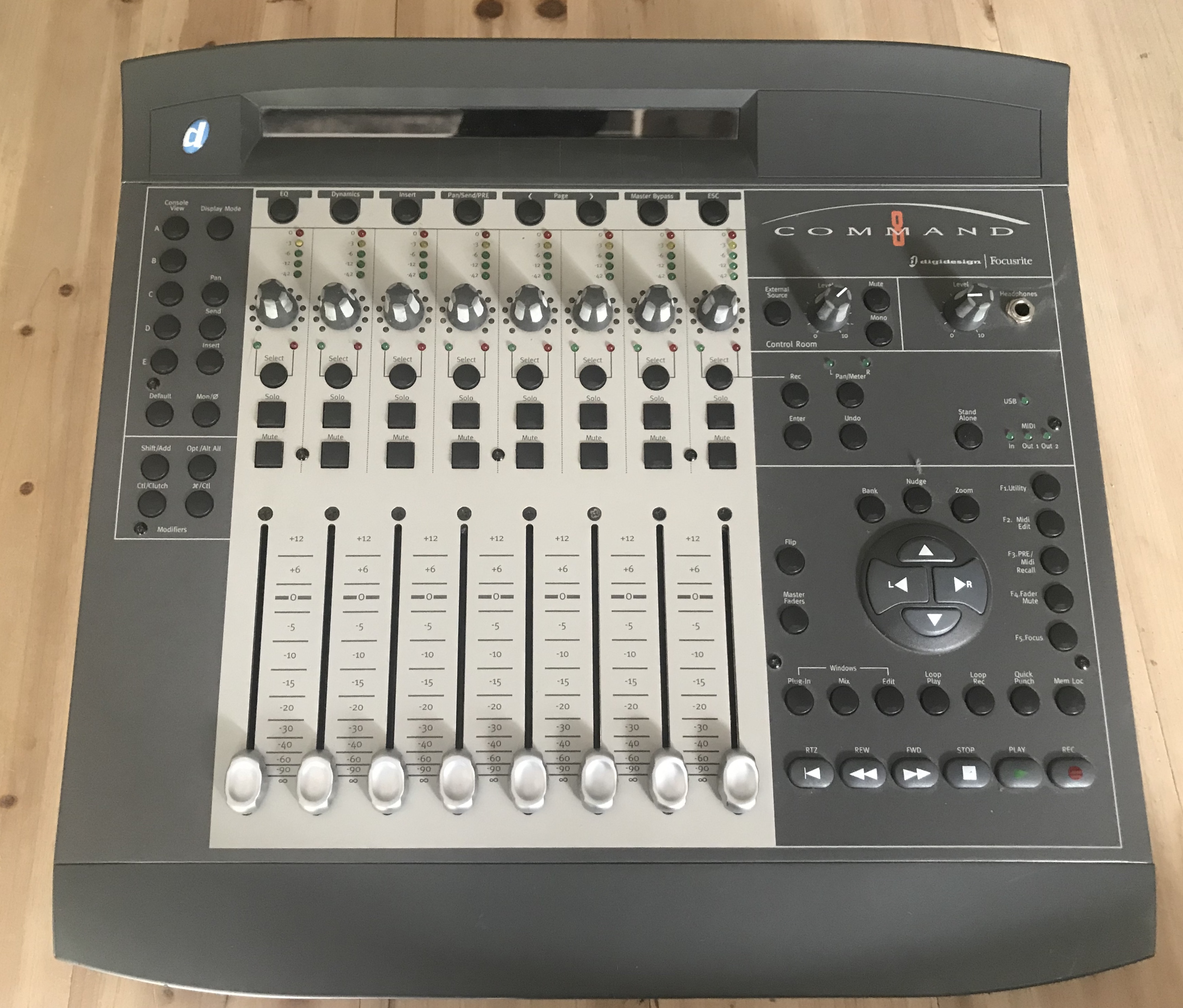 Command 8 - Digidesign Command 8 - Audiofanzine