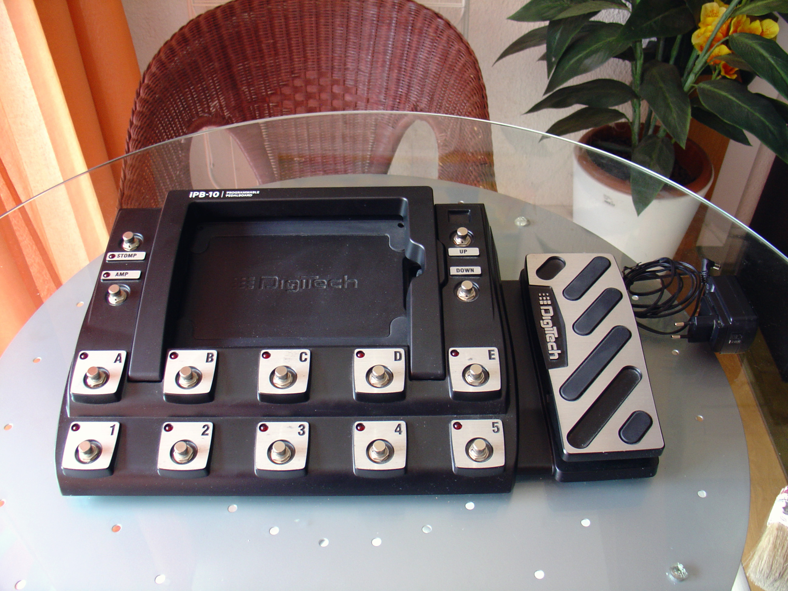 Photo DigiTech iPB-10 Programmable Pedalboard : DigiTech iPB-10 ...