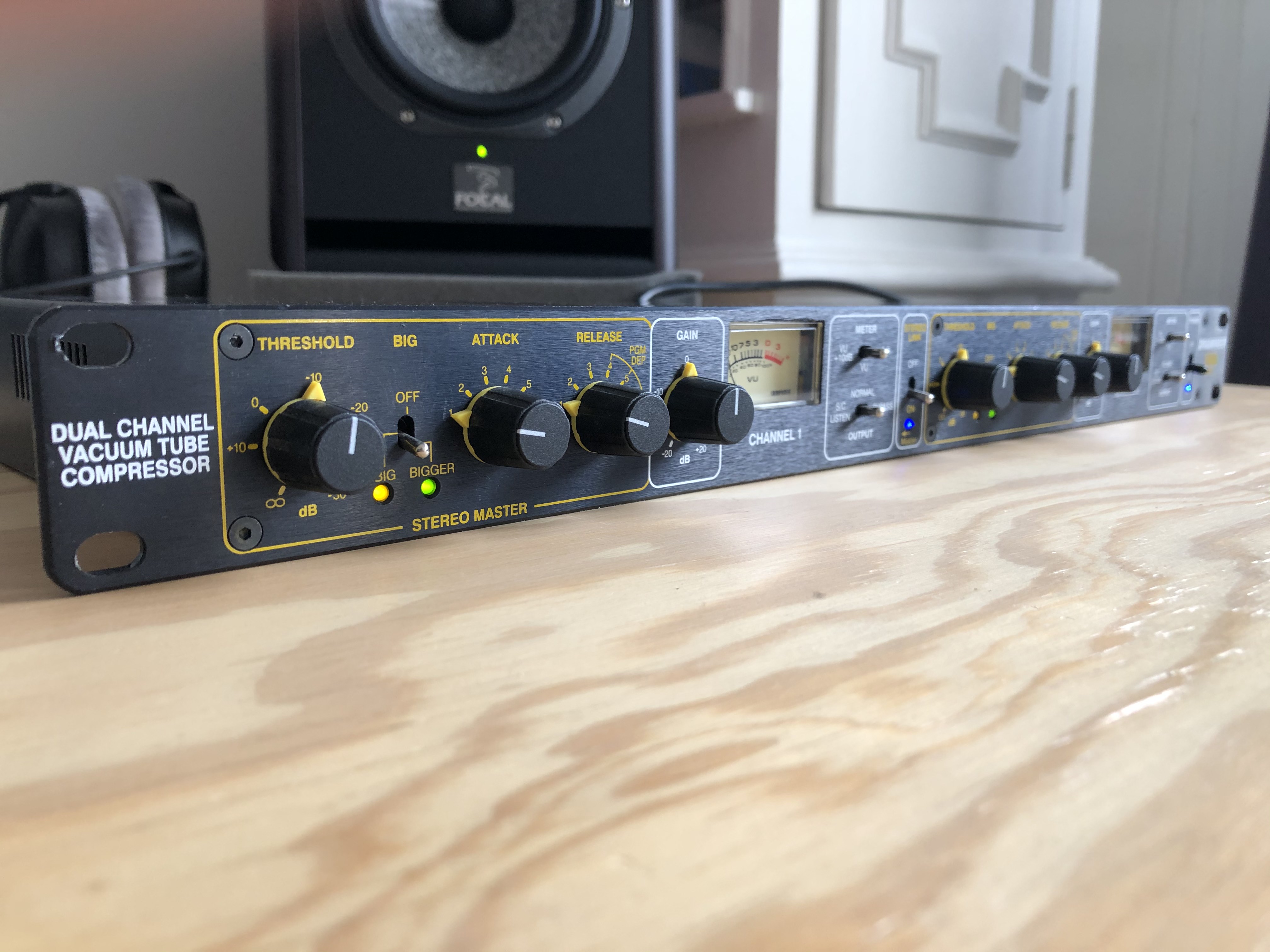 1968 Mk2 Dual Channel Tube Compressor Drawmer - Audiofanzine