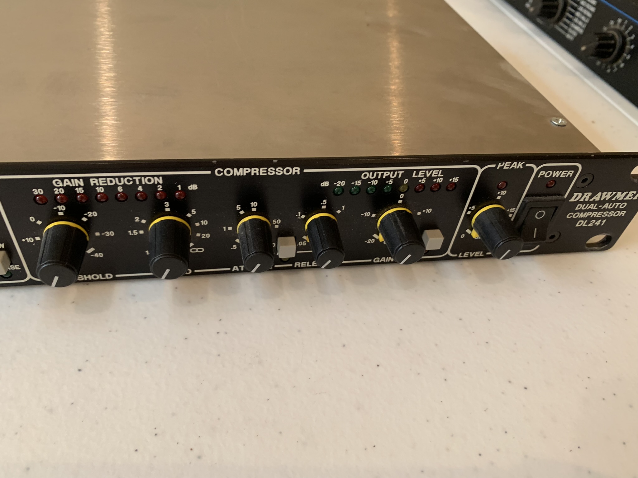DL241 Auto Compressor - Drawmer DL241 Auto Compressor - Audiofanzine