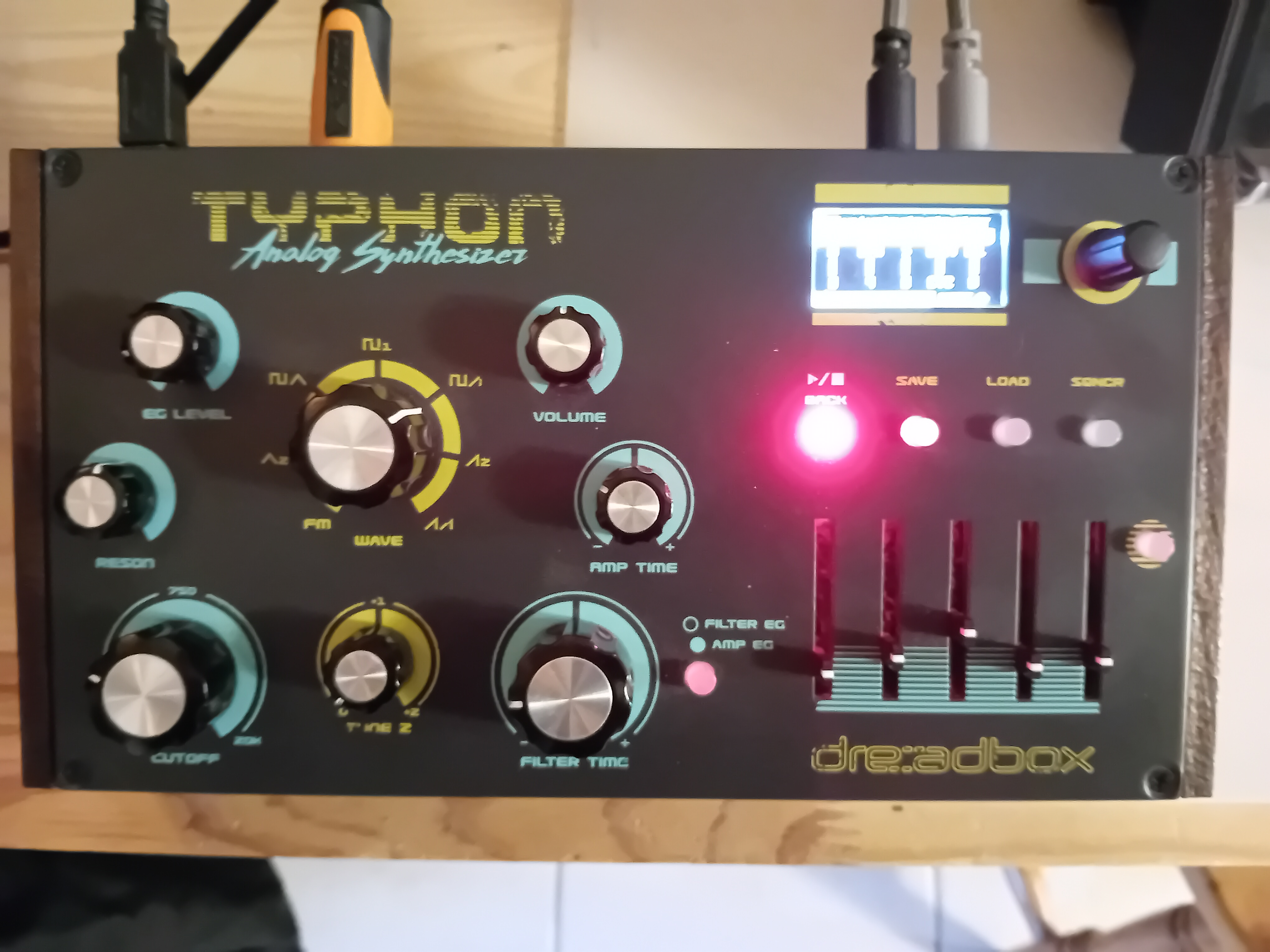 Typhon - Dreadbox Typhon - Audiofanzine