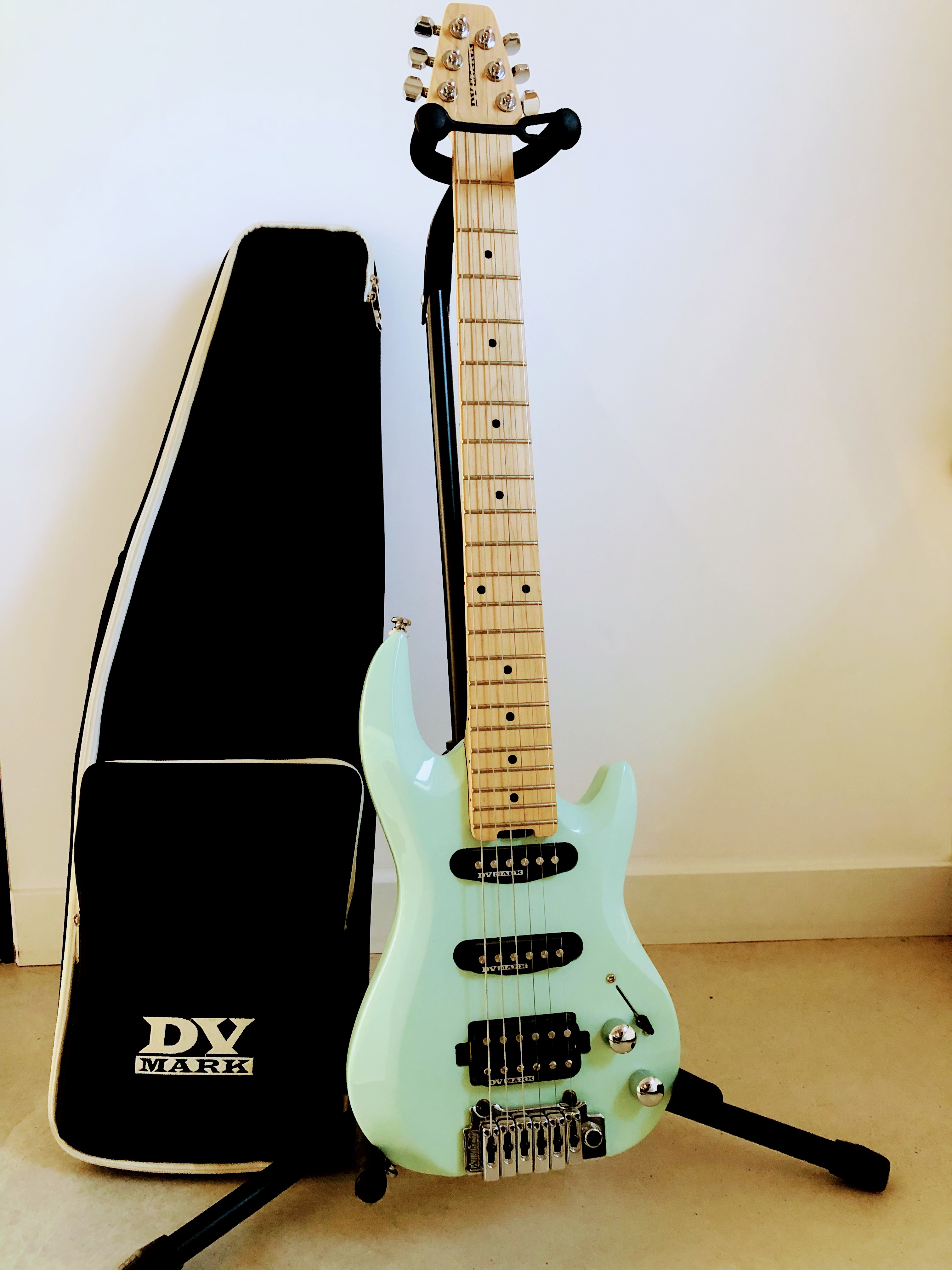 DV Little Guitar F1 - DV Mark DV Little Guitar F1 - Audiofanzine