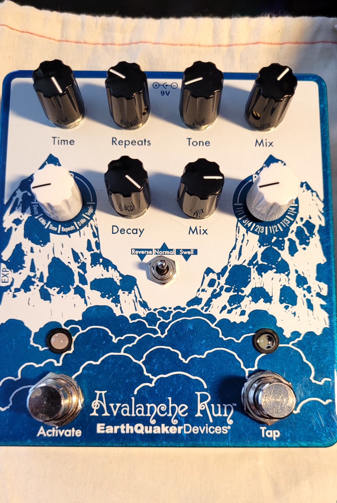 Avalanche Run V2 - EarthQuaker Devices Avalanche Run V2 - Audiofanzine