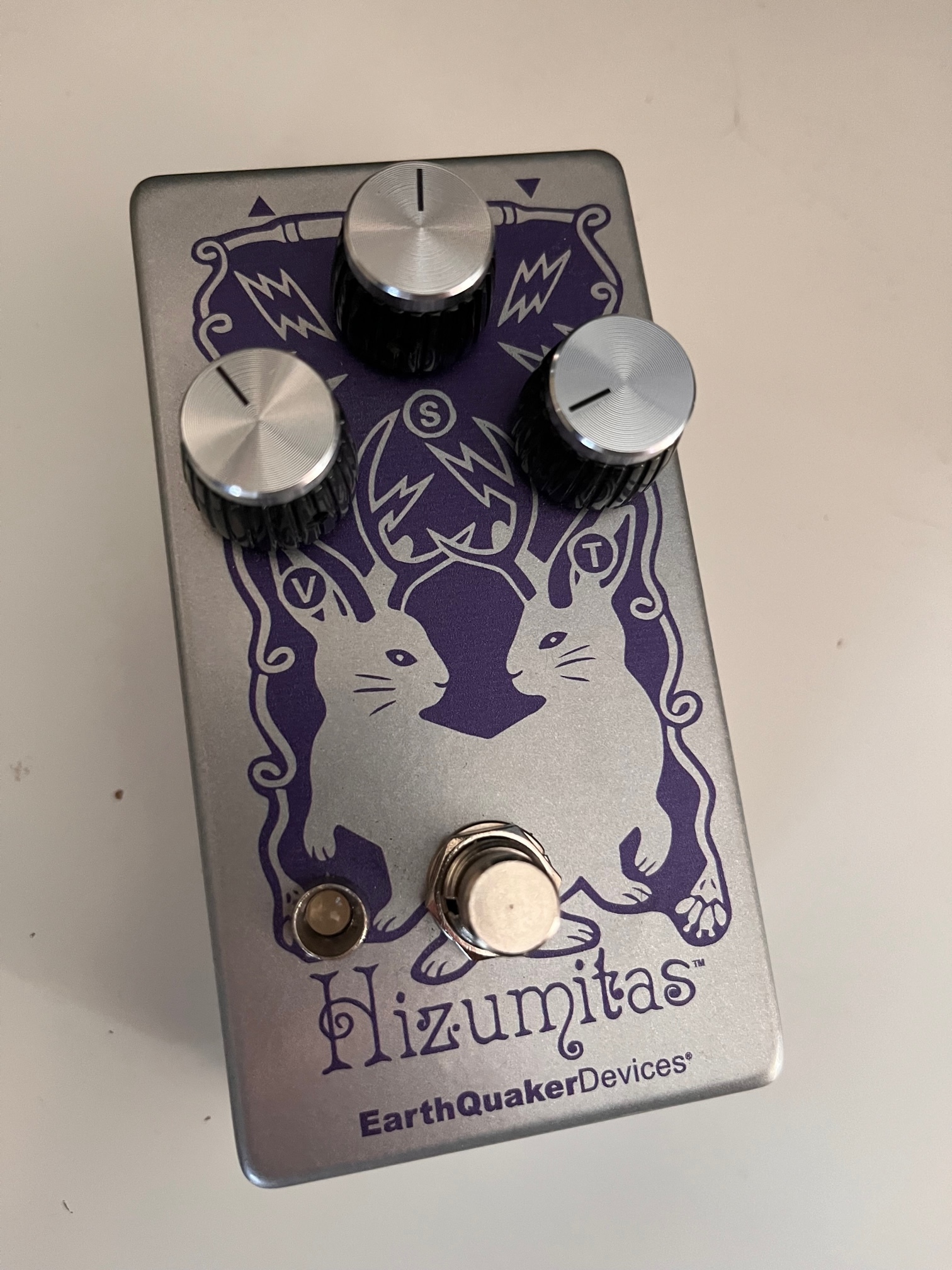 Test, Avis de la pédale EarthQuaker Devices Hizumitas Fuzz Sustainer ...