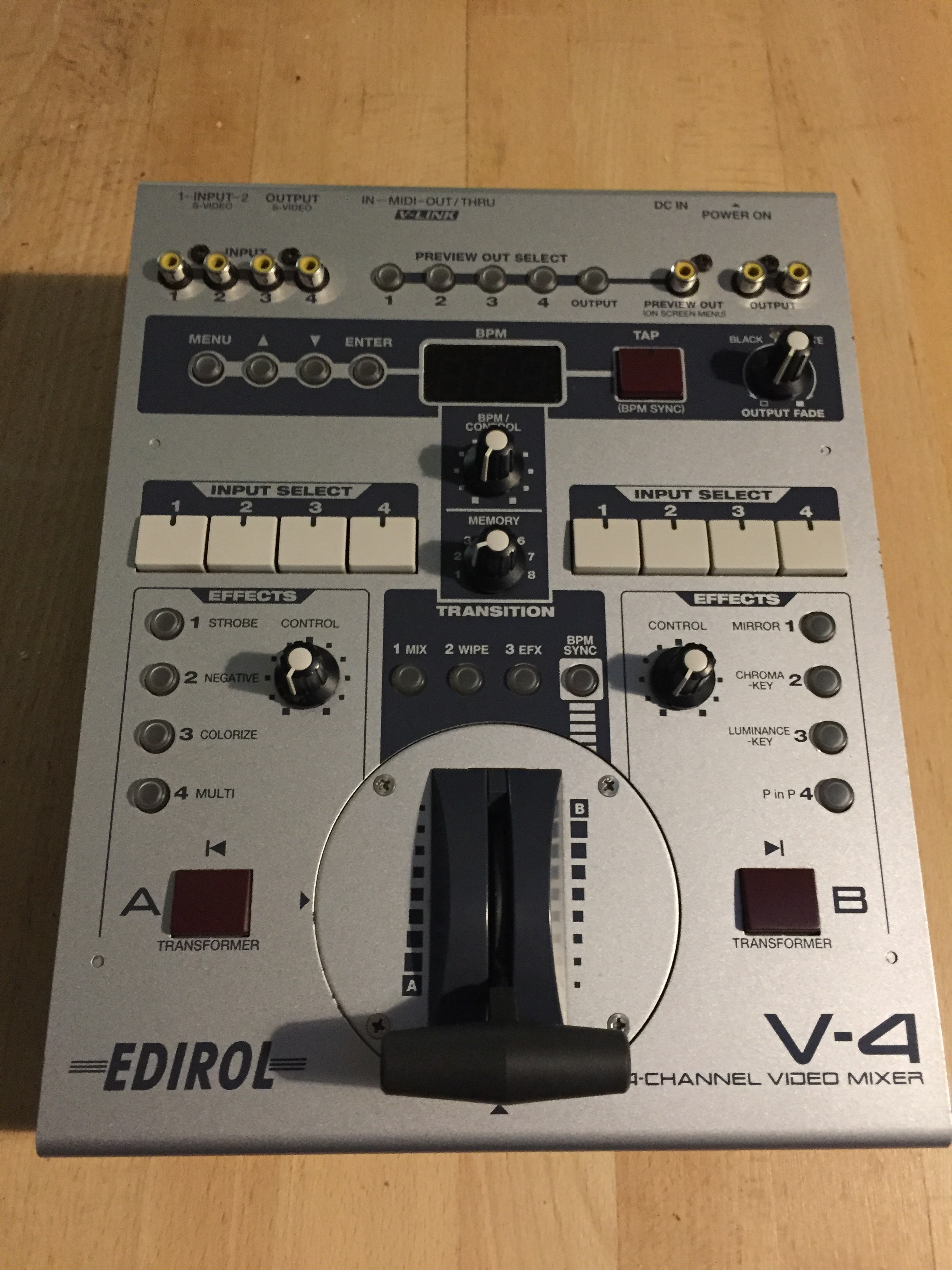 V-4 - Edirol V-4 - Audiofanzine