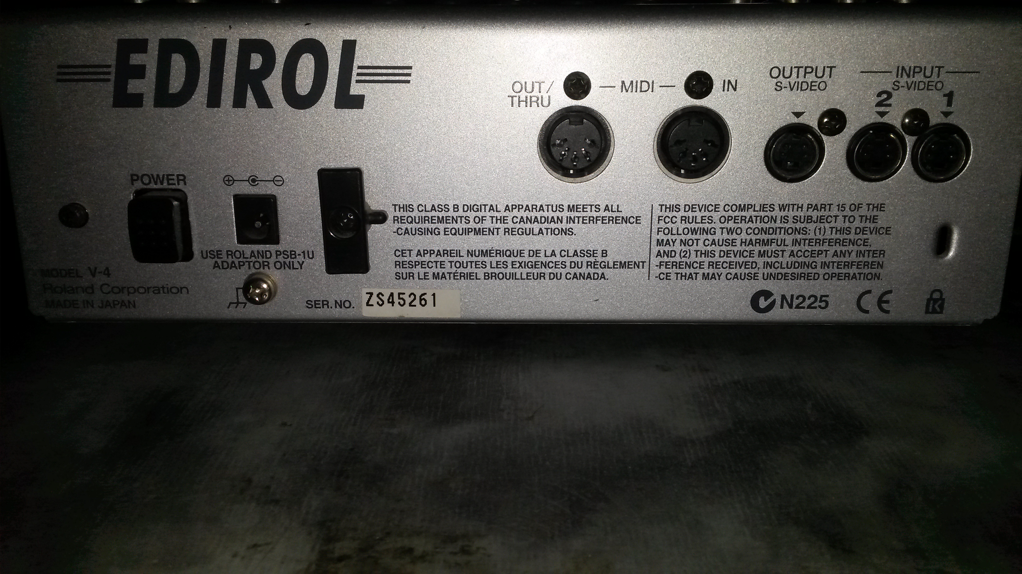 V-4 - Edirol V-4 - Audiofanzine