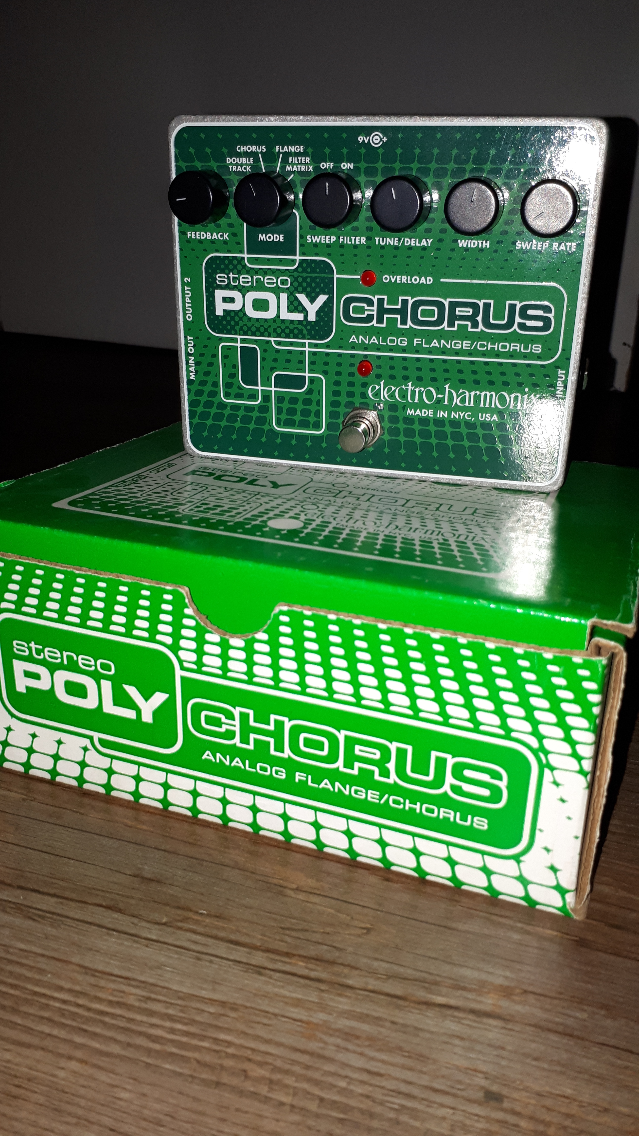 STEREO POLYCHORUS - Electro-Harmonix Stereo Polychorus - Audiofanzine