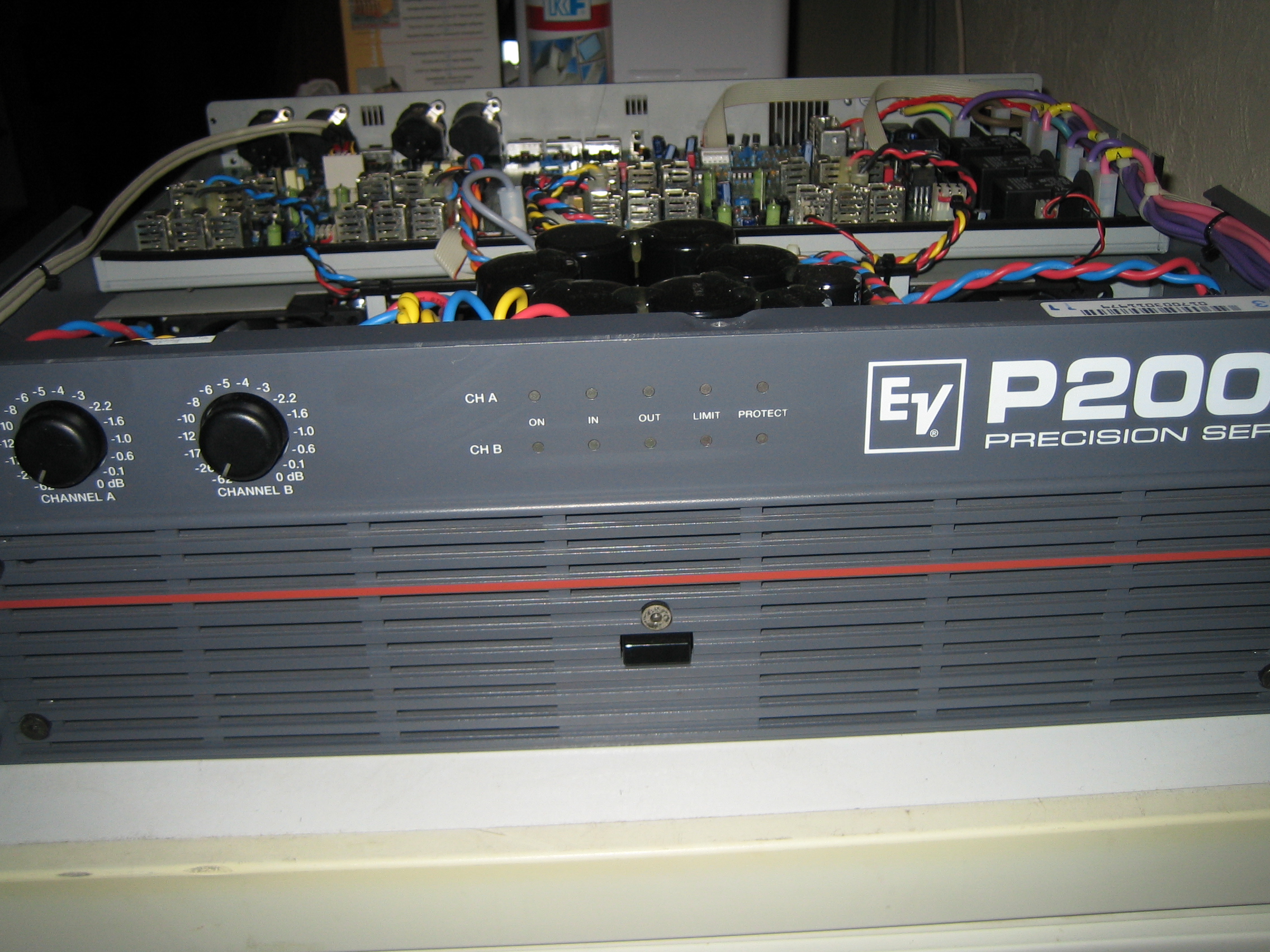 P2000 - Electro-Voice P2000 - Audiofanzine