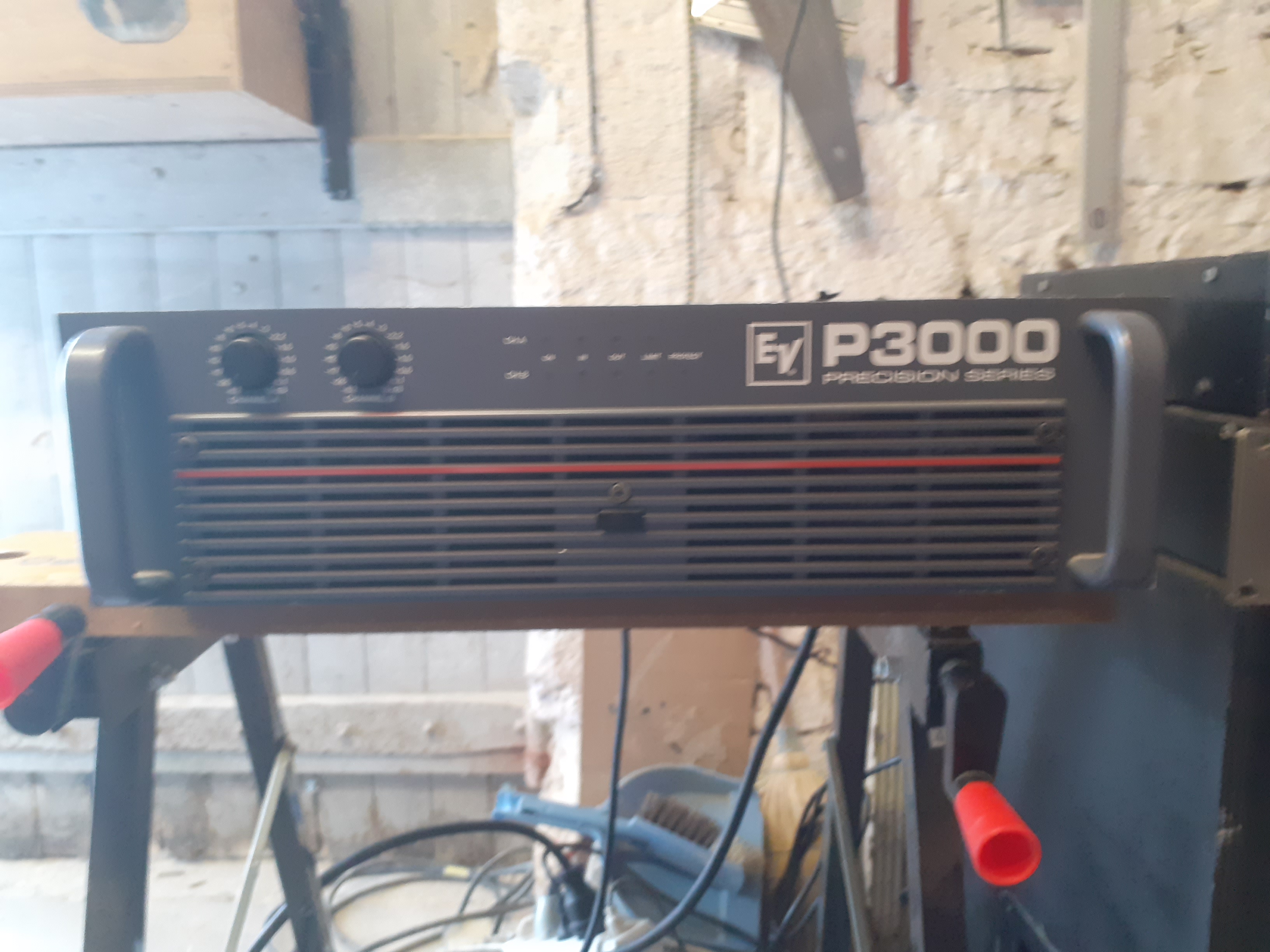 P3000 - Electro-Voice P3000 - Audiofanzine