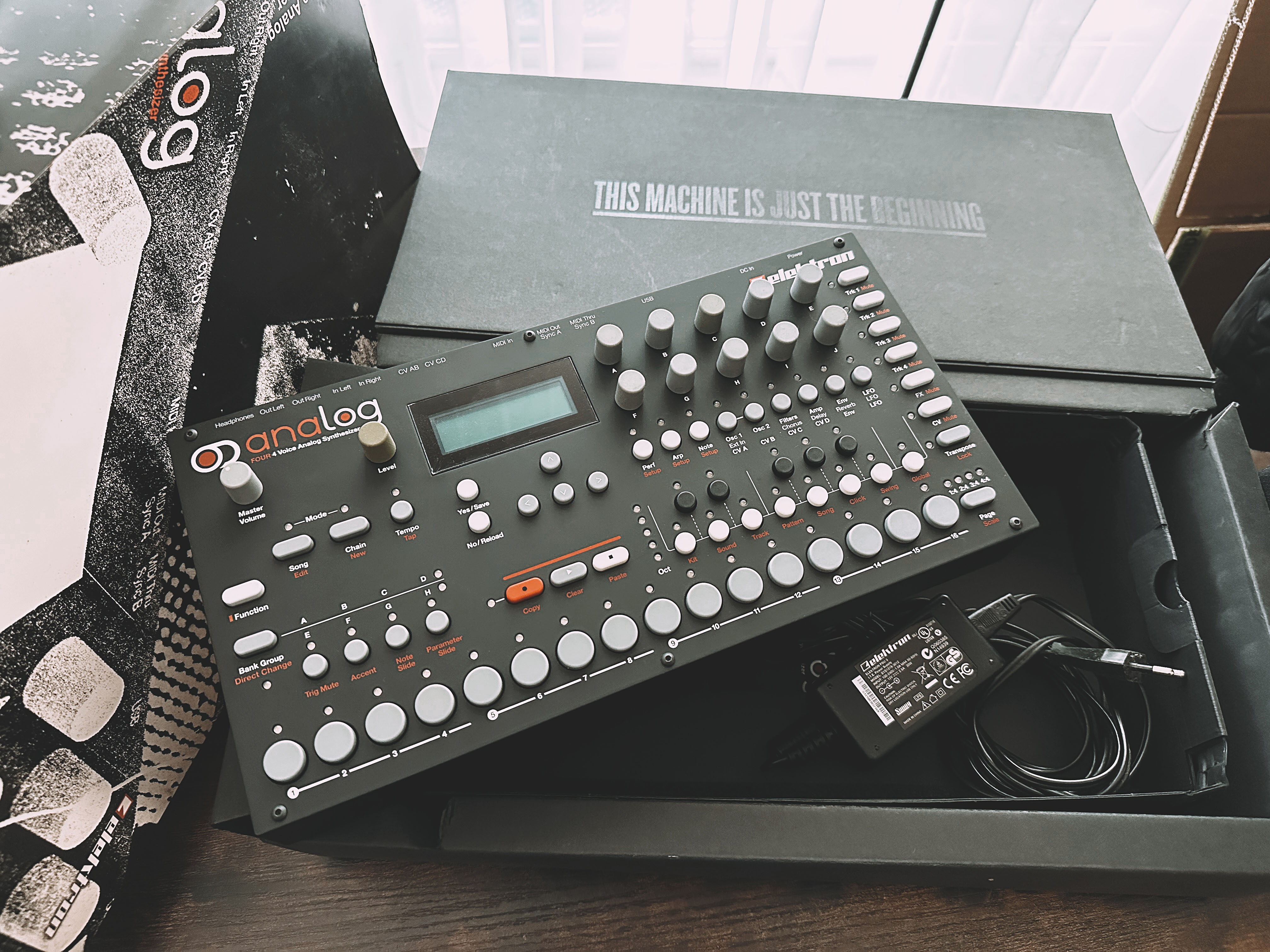 Analog Four - Elektron Analog Four - Audiofanzine