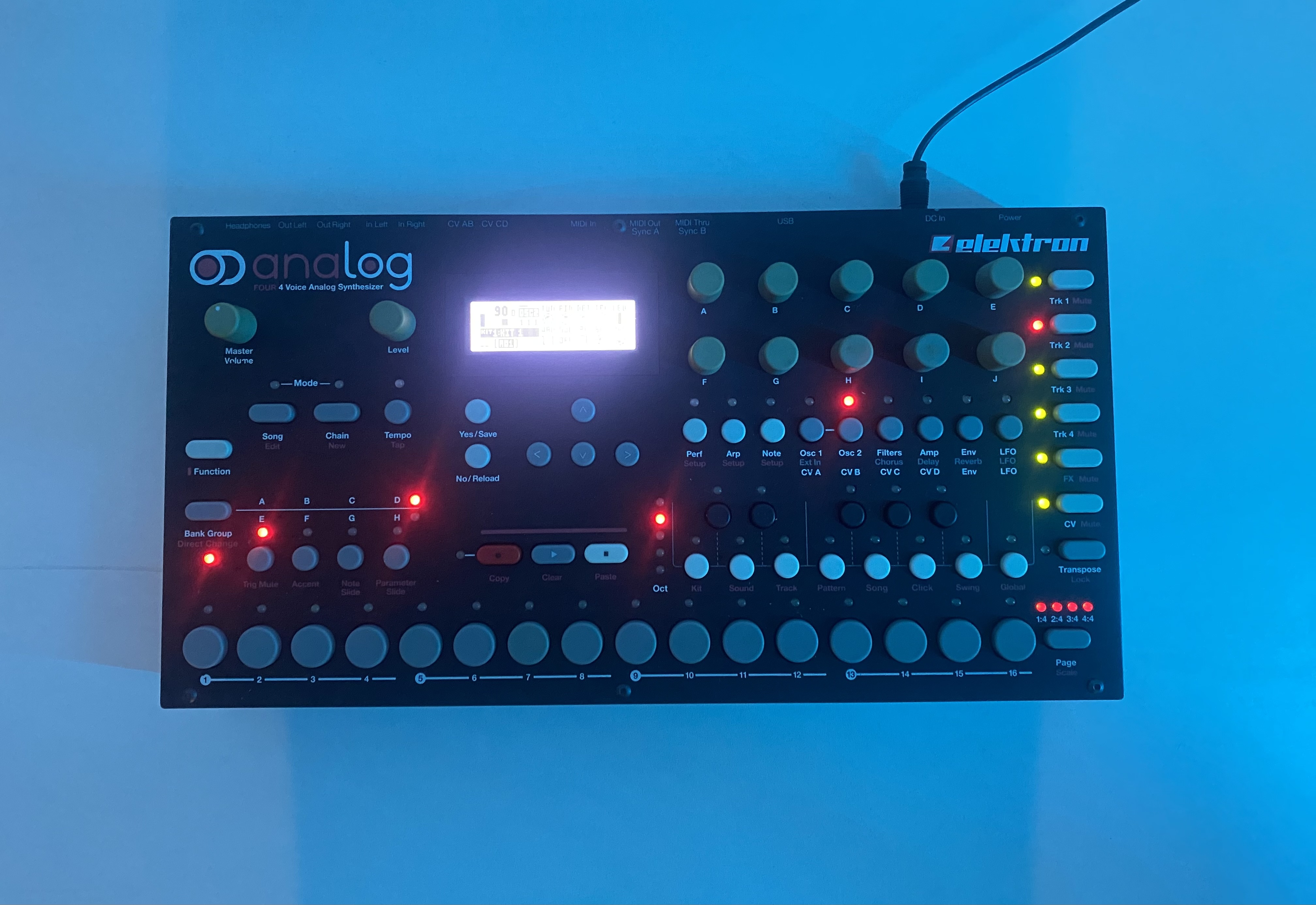 Analog Four - Elektron Analog Four - Audiofanzine