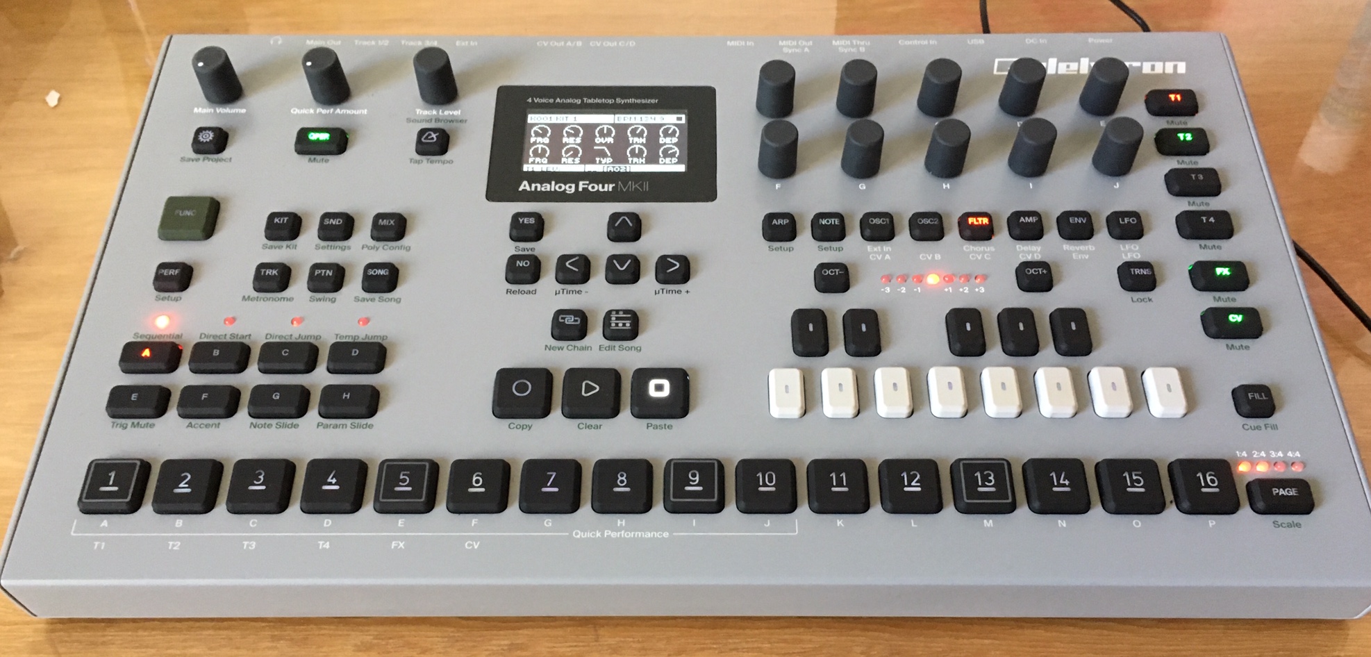 ANALOG FOUR MKII - Elektron Analog Four MKII - Audiofanzine