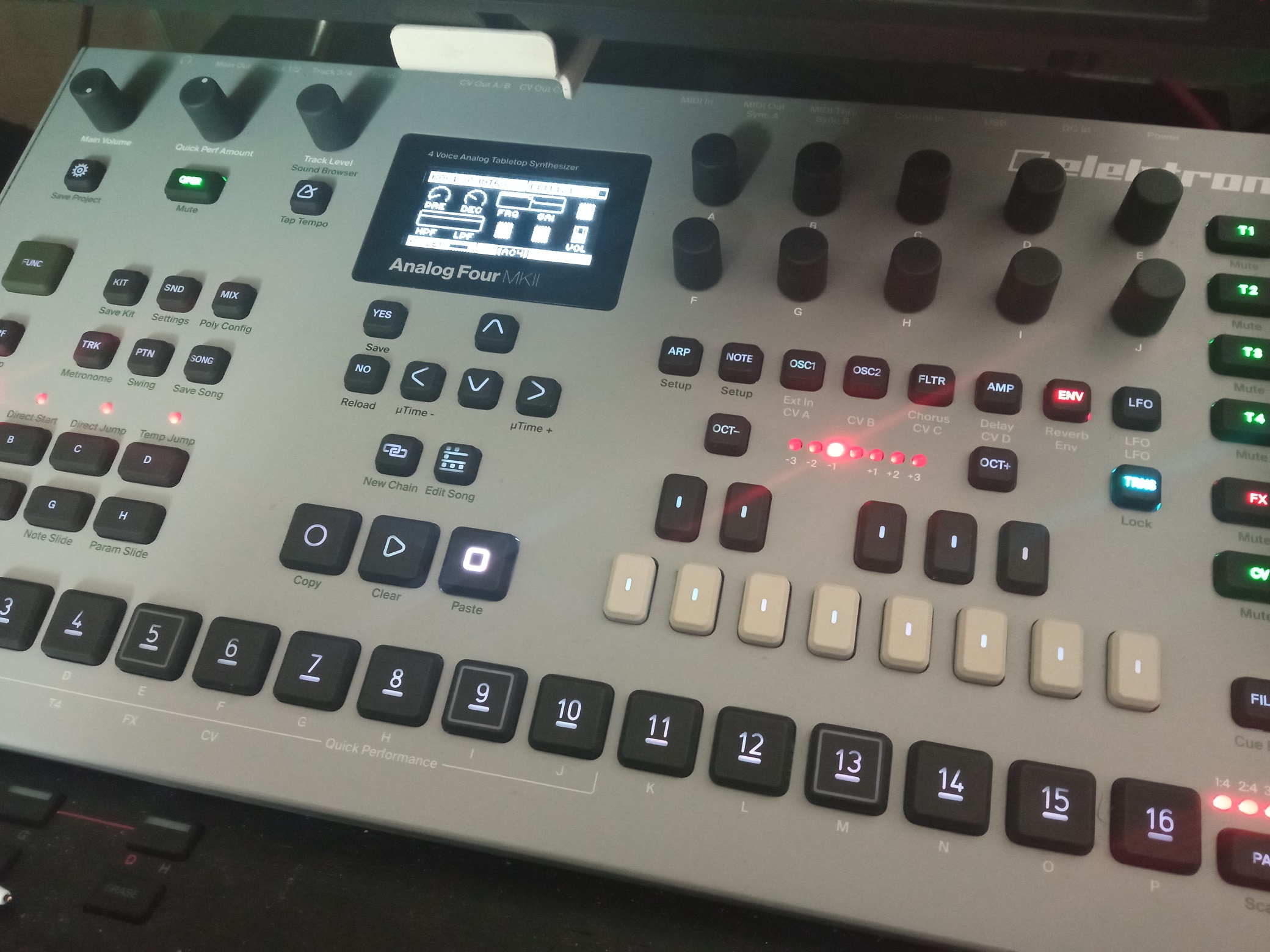 Analog Four MKII - Elektron Analog Four MKII - Audiofanzine