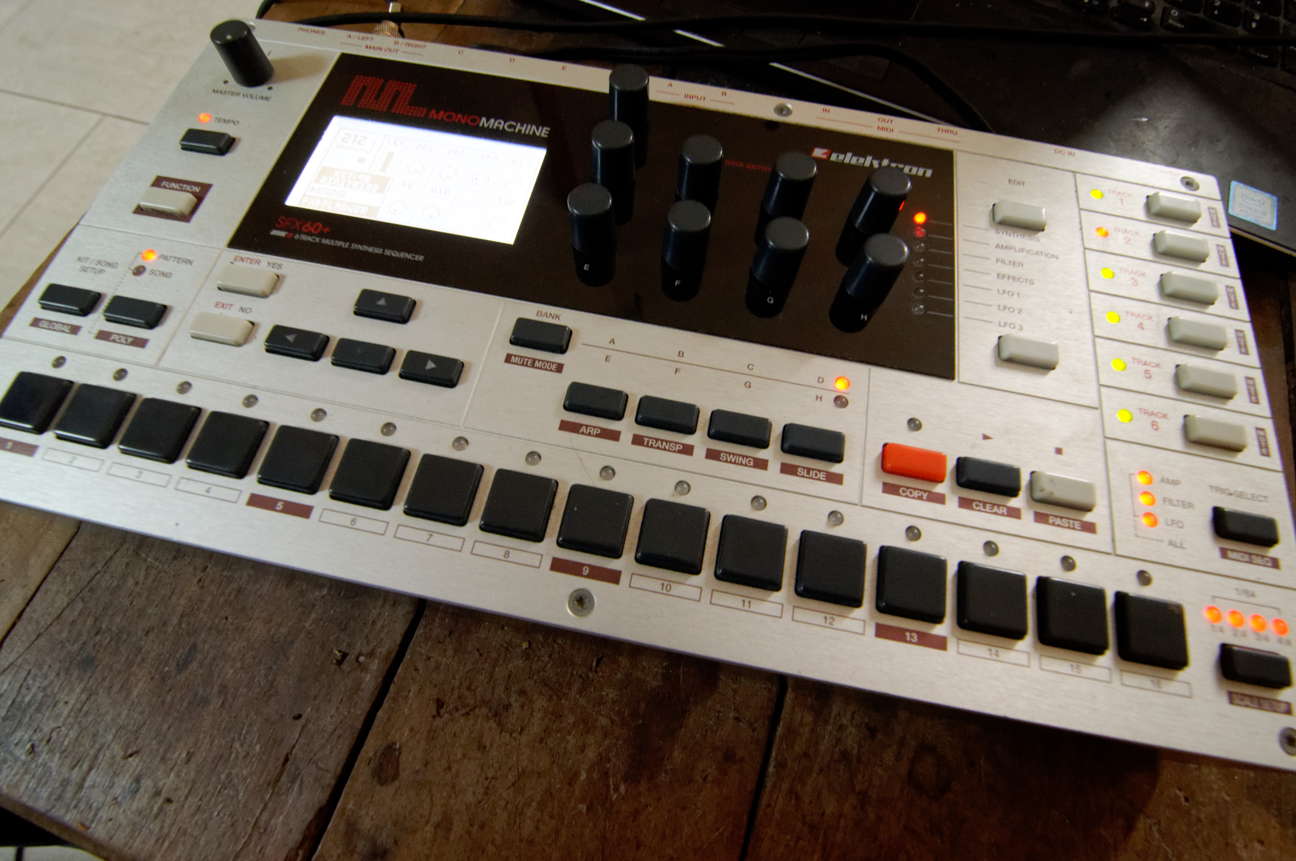 Monomachine SFX60+ MKII - Elektron Monomachine SFX60+ MKII - Audiofanzine